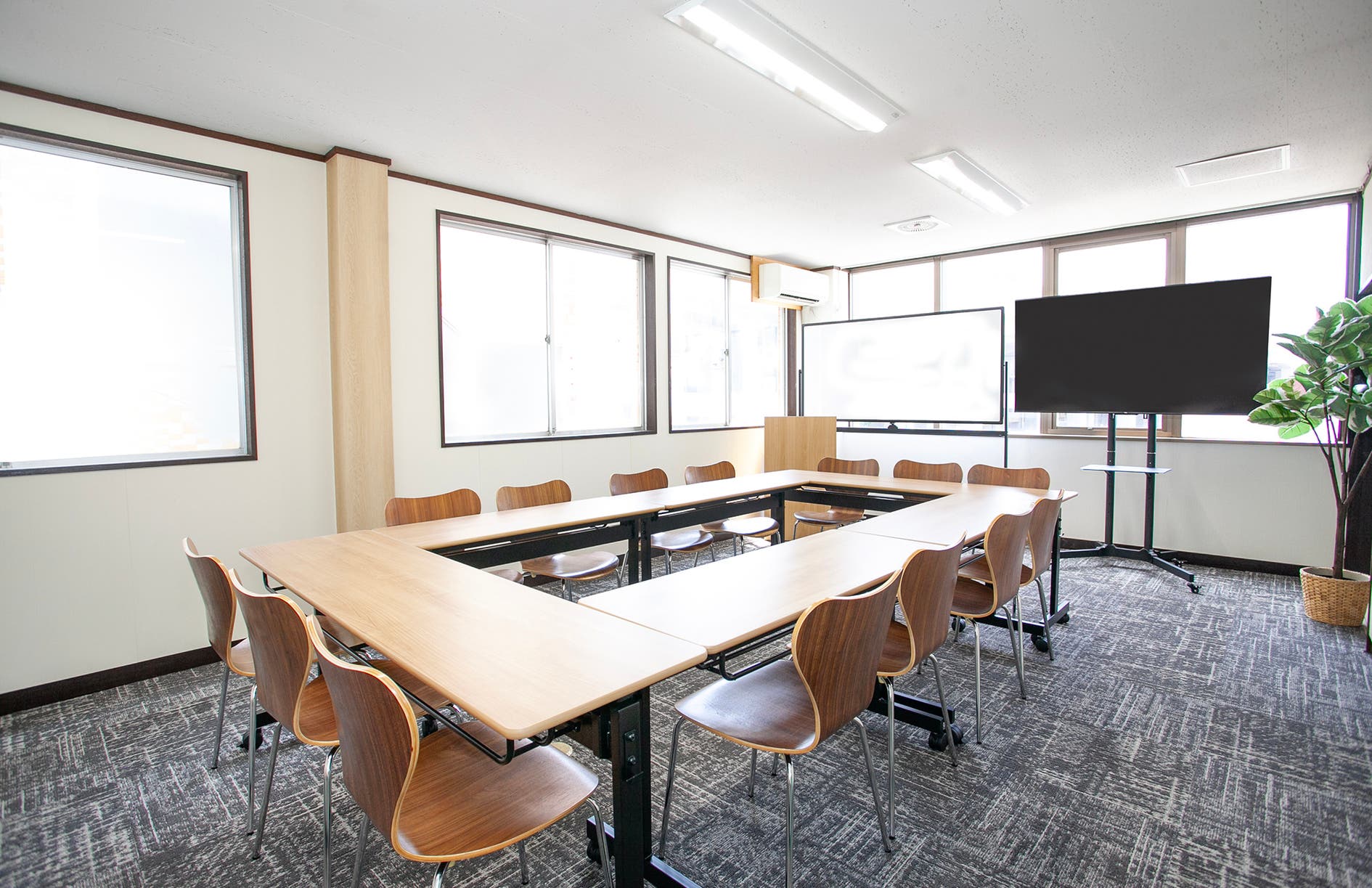 新潟駅5分!/最大20名/会議/セミナー/面接/懇親会/ボドゲ/女子会で利用可/飲食お酒可/GS貸会議室・新潟店３０１の写真3