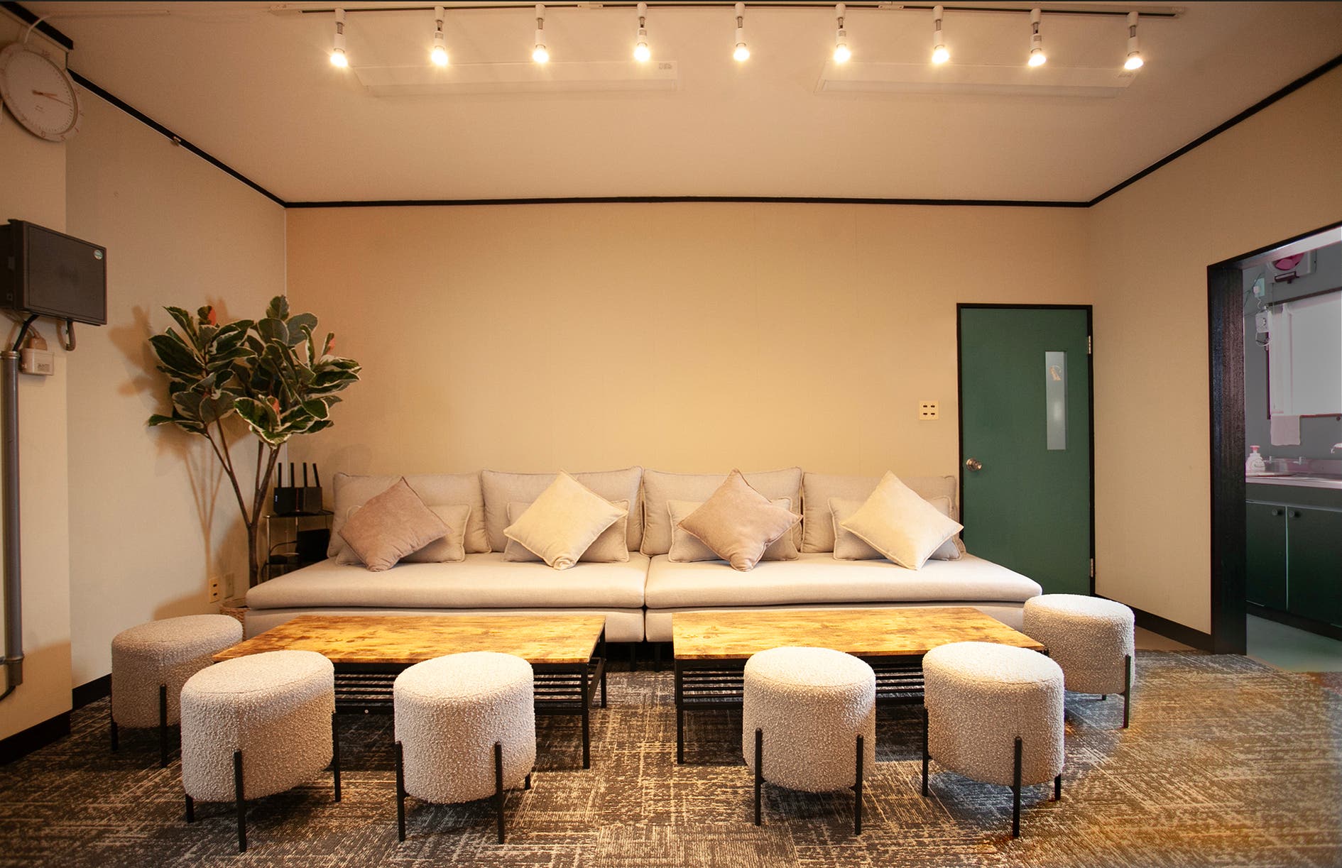 新潟駅5分!/最大24名/パーティー/会議/セミナー/懇親会/ボドゲ/女子会で利用可/飲食お酒可/GS貸会議室・新潟店３０２の写真4