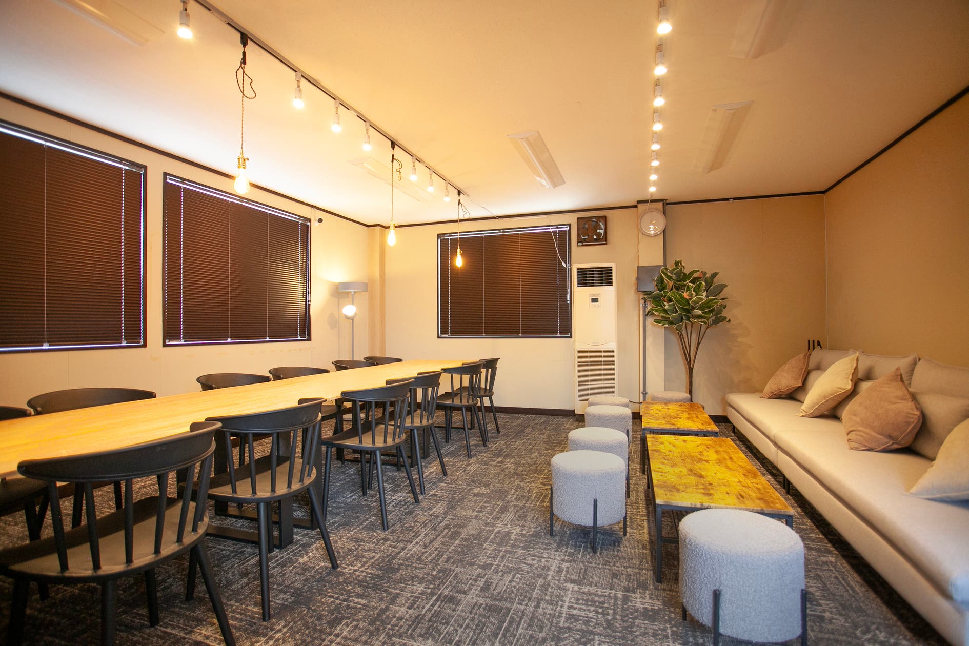 新潟駅5分!/最大24名/パーティー/会議/セミナー/懇親会/ボドゲ/女子会で利用可/飲食お酒可/GS貸会議室・新潟店３０２の写真2