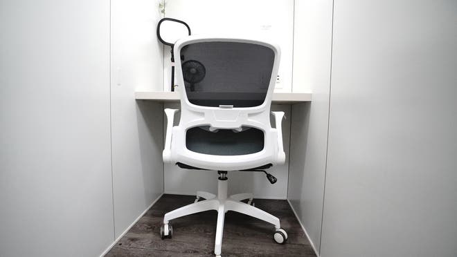 <ビズボ新宿三丁目駅前2nd No.1>新宿三丁目駅E1出口徒歩1分🚃【換気ファン付完全個室】光回線Wi-Fi📶電源🔌の写真3