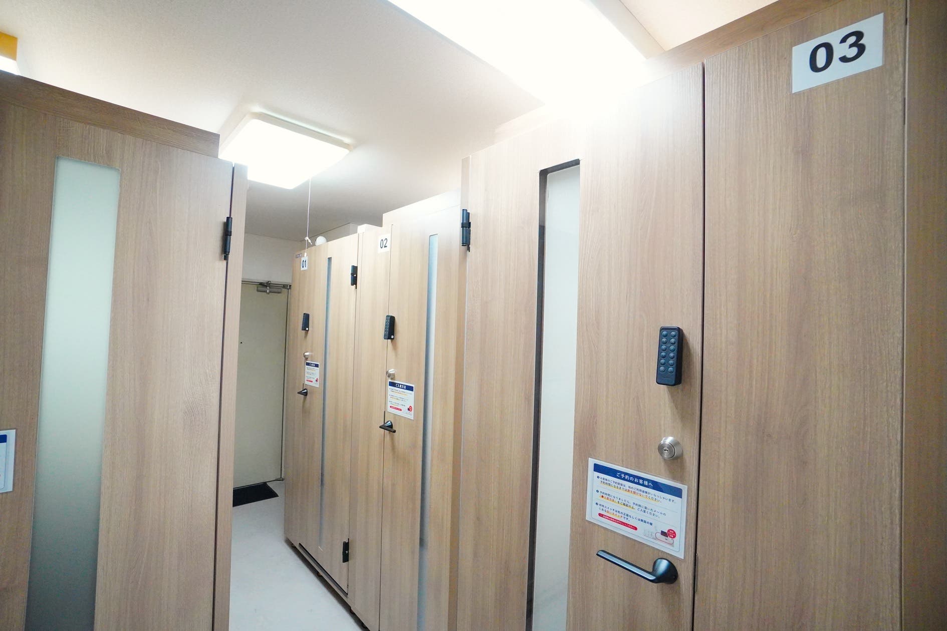 ＜ビズボ新宿三丁目駅前2nd No.1＞新宿三丁目駅E1出口徒歩1分🚃【換気ファン付完全個室】光回線Wi-Fi📶電源🔌の写真5