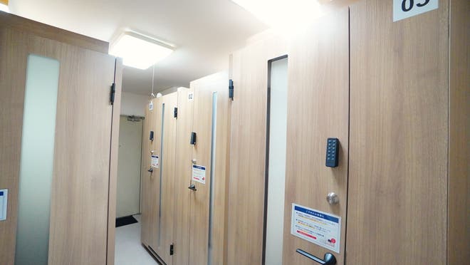 <ビズボ新宿三丁目駅前2nd No.1>新宿三丁目駅E1出口徒歩1分🚃【換気ファン付完全個室】光回線Wi-Fi📶電源🔌の写真5