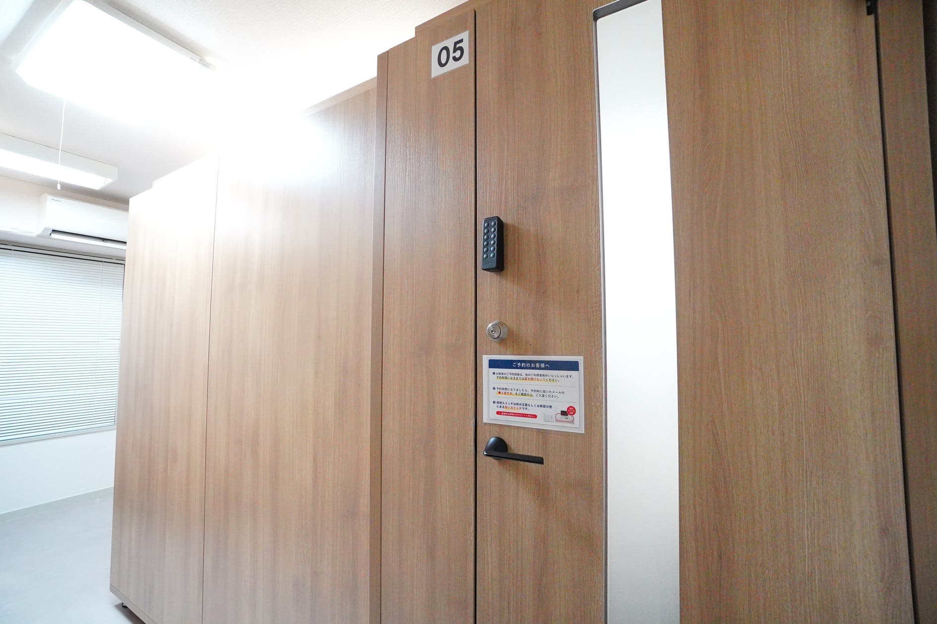 ＜ビズボ新宿三丁目駅前2nd No.2＞新宿三丁目駅E1出口徒歩1分🚃【換気ファン付完全個室】光回線Wi-Fi📶電源🔌の写真8