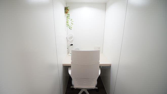 <ビズボ新宿三丁目駅前2nd No.3>新宿三丁目駅E1出口徒歩1分🚃【換気ファン付完全個室】光回線Wi-Fi📶電源🔌の写真4