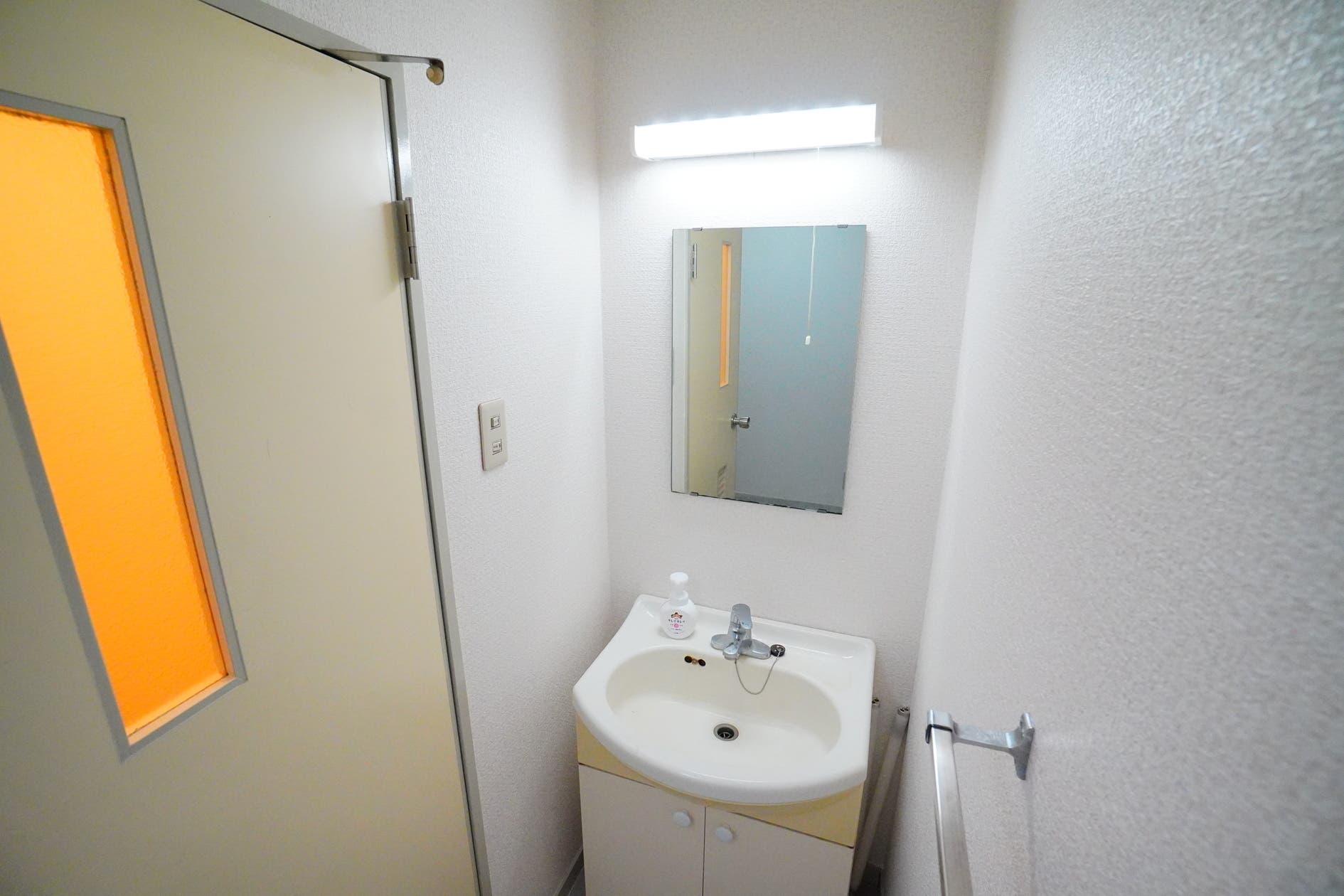 ＜ビズボ新宿三丁目駅前2nd No.3＞新宿三丁目駅E1出口徒歩1分🚃【換気ファン付完全個室】光回線Wi-Fi📶電源🔌の写真9