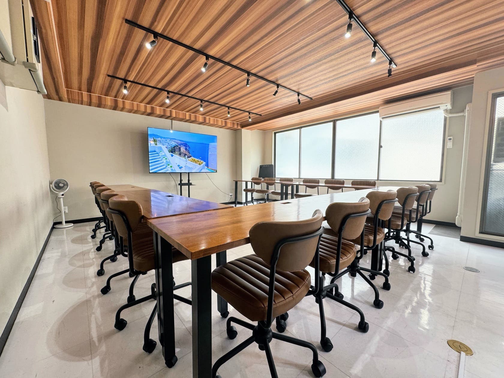 【レビュー割🌸】GOZAR会議室 新宿御苑3F｜新宿御苑前駅2分｜🎤セミナー・会議に最適🎉の写真6