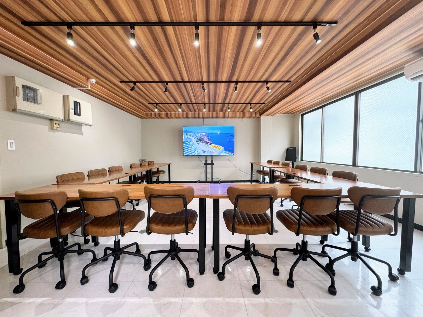 【レビュー割🌸】GOZAR会議室 新宿御苑3F｜新宿御苑前駅2分｜🎤セミナー・会議に最適🎉の写真5