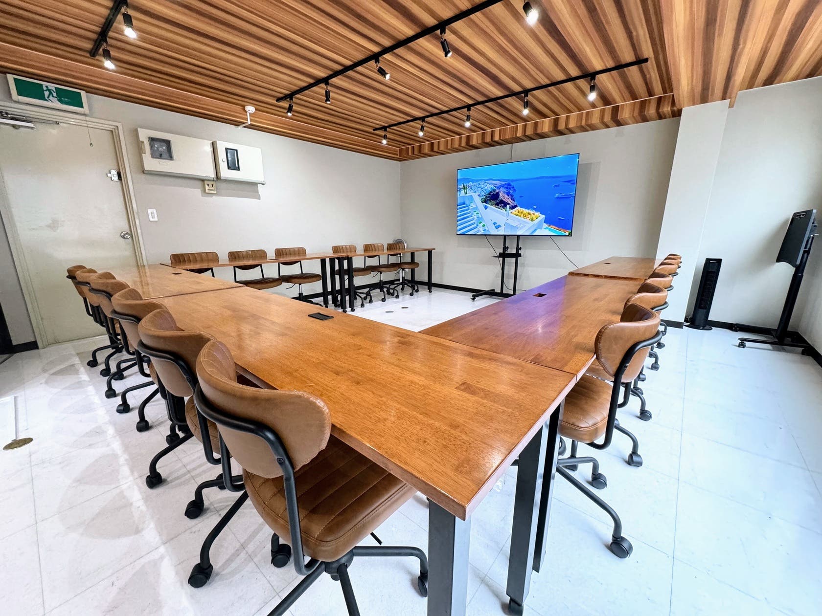 【レビュー割🌸】GOZAR会議室 新宿御苑3F｜新宿御苑前駅2分｜🎤セミナー・会議に最適🎉の写真7