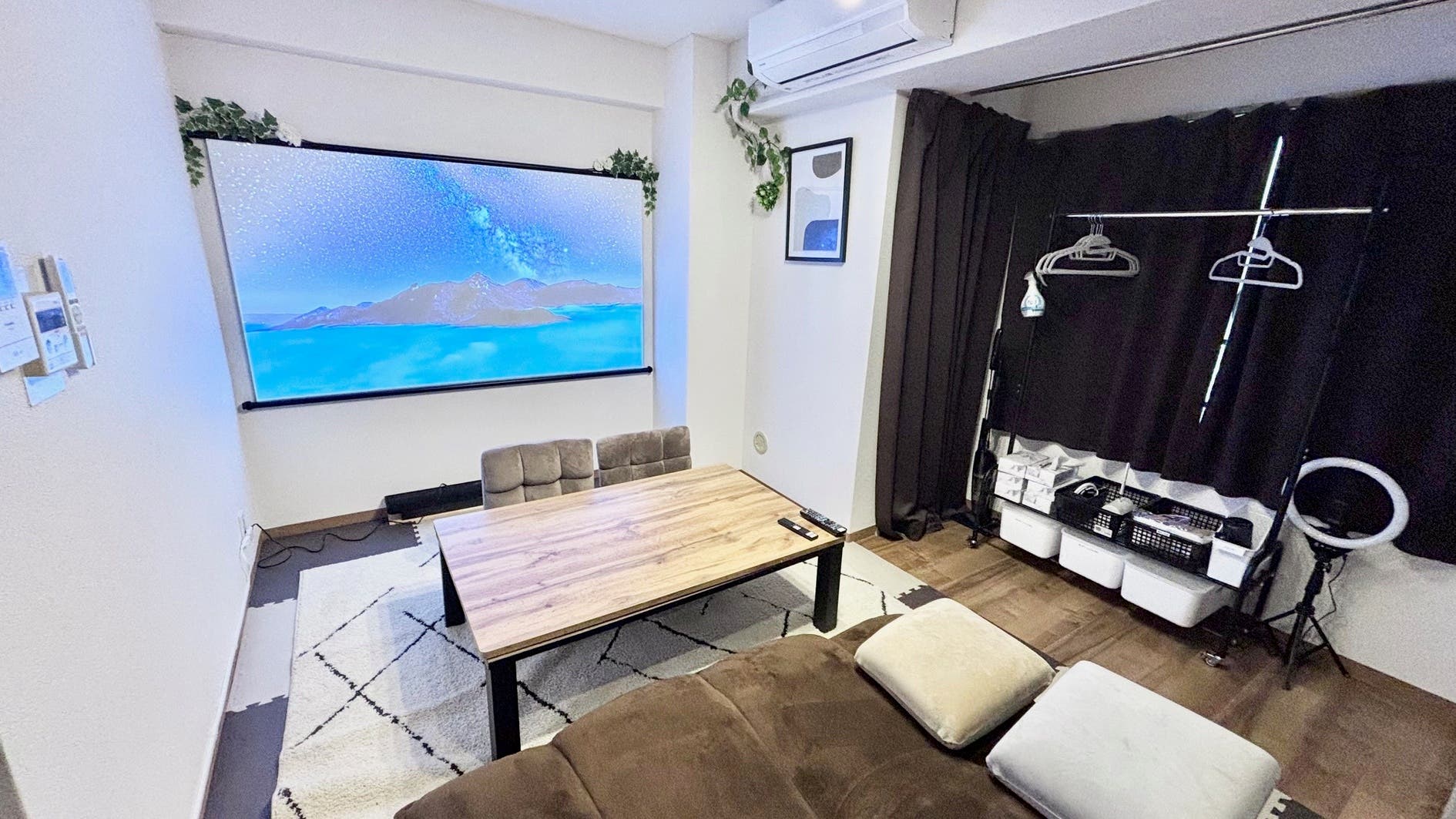 １H～利用可💛阪急十三駅徒歩６分🔥ほっこりデートからオフ会まで❣️84㌅スクリーンでマイ映画館🎞️マットレスソファでゴロゴロ～の写真2