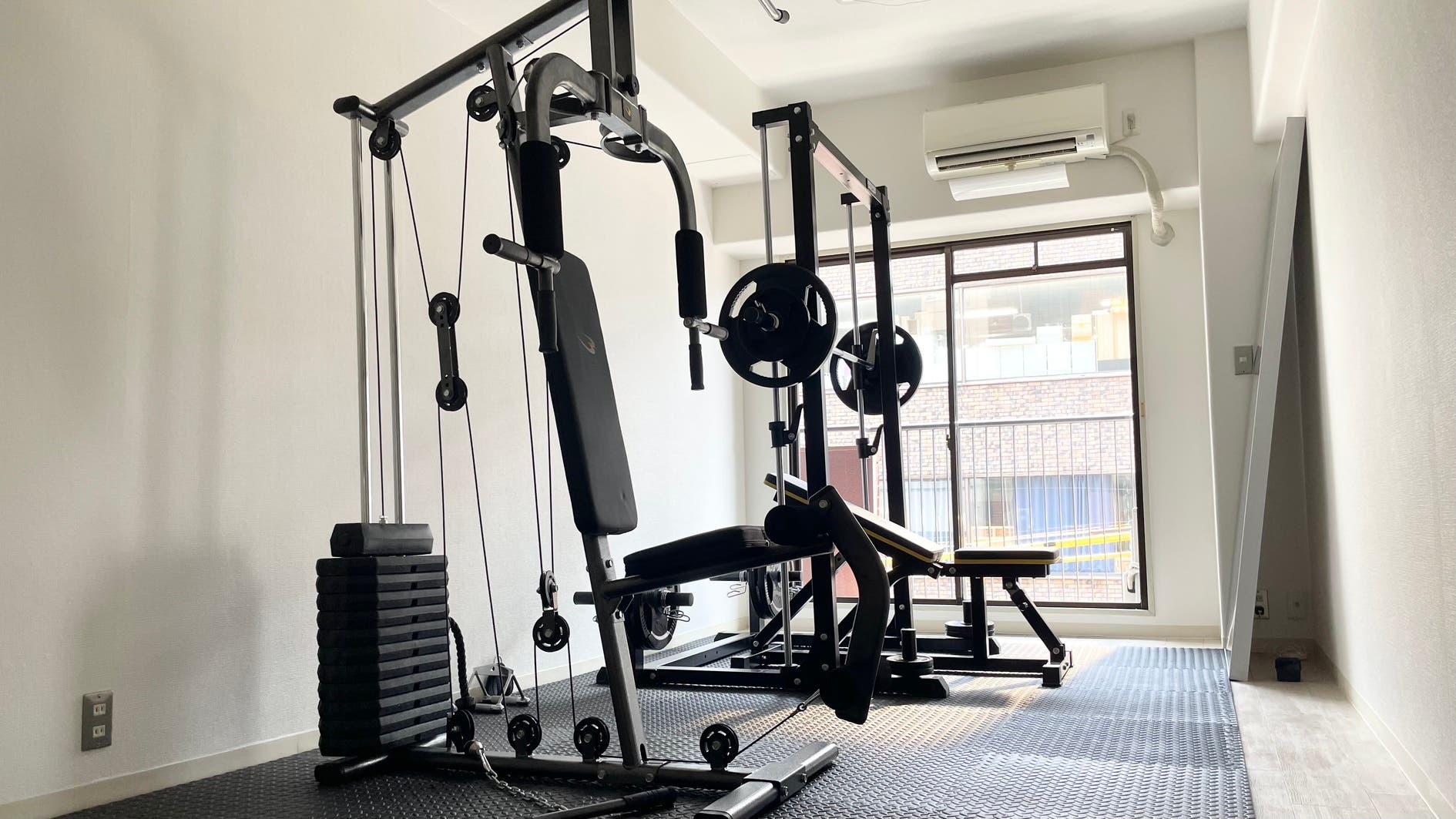 【心斎橋駅徒歩5分】完全個室&amp;24時間利用可能！本格マシン多数！の写真1