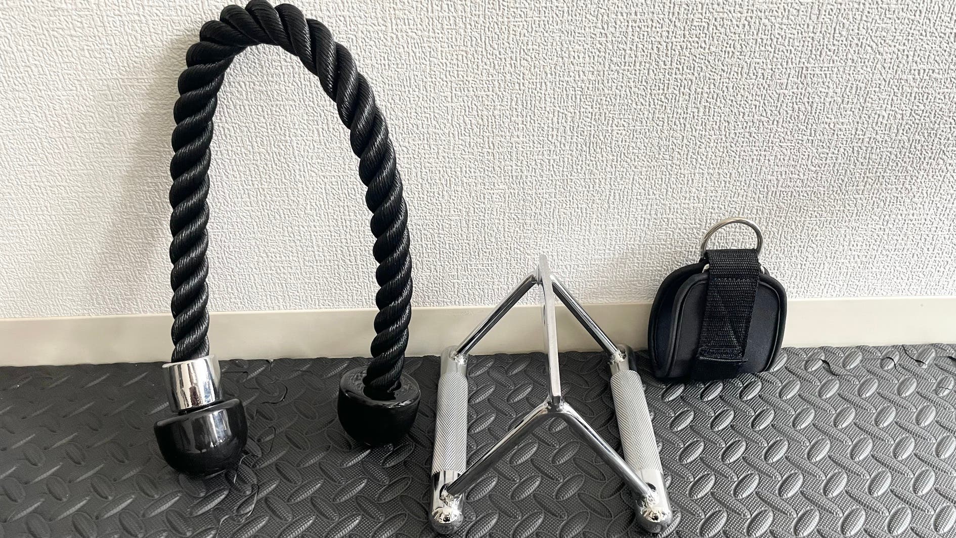 【心斎橋駅徒歩5分】完全個室&amp;24時間利用可能！本格マシン多数！の写真2