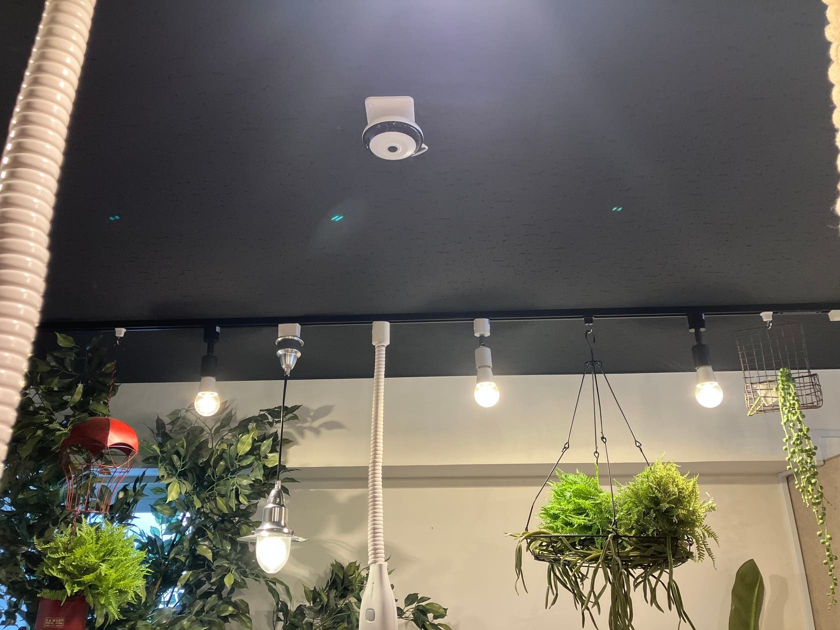 横浜駅から徒歩5分のコワーキング、ワークショップ、自習スペース、商談場所の写真6