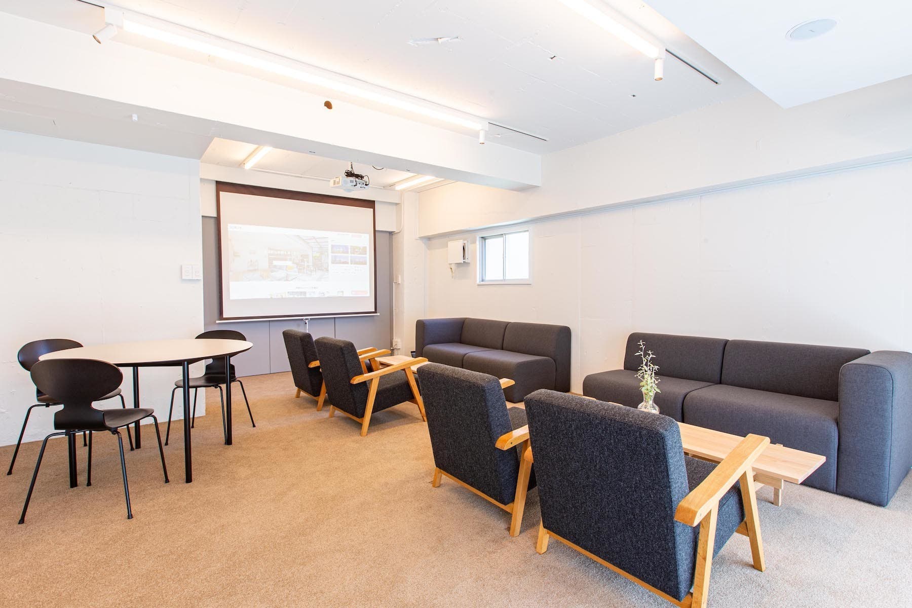 【目黒駅徒歩1分 / -ROOM1-】会議・セミナーに / Wi-Fi・プロジェクター・スクリーンも完備の写真3