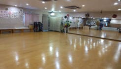 2面鏡張りのダンススタジオの写真2