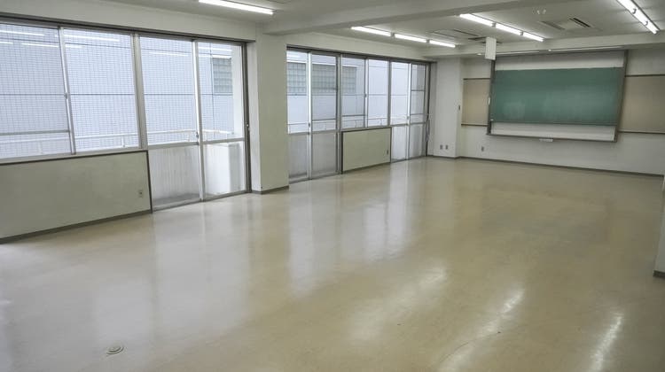 2Fフロア貸し(教室、化学実験室、廊下など)|飯田橋駅徒歩2分学校跡地のレンタルスペース/撮影、セミナー、ポップアップなどの写真1
