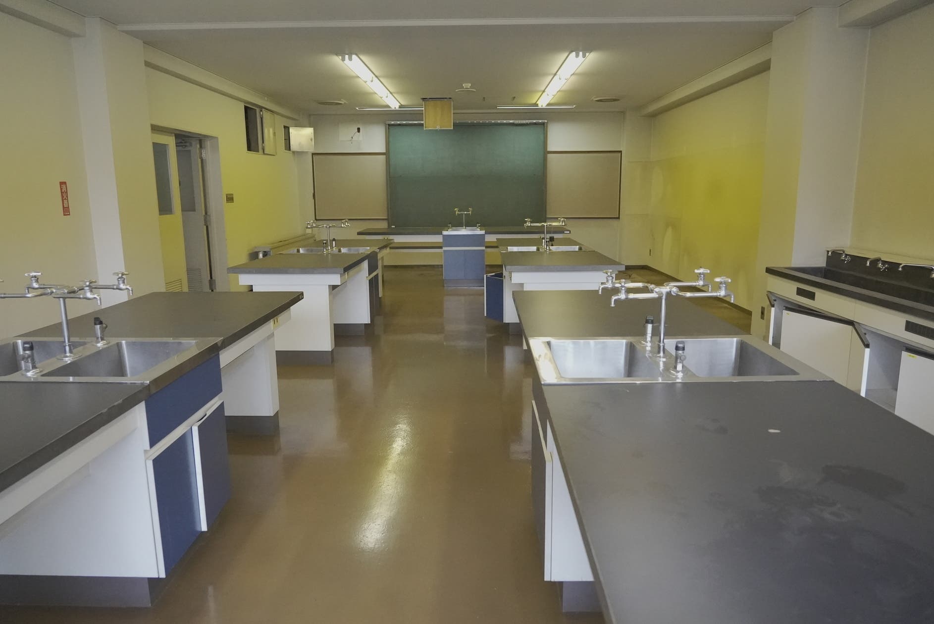 2Fフロア貸し（教室、化学実験室、廊下など）｜飯田橋駅徒歩2分学校跡地のレンタルスペース/撮影、セミナー、ポップアップなどの写真4