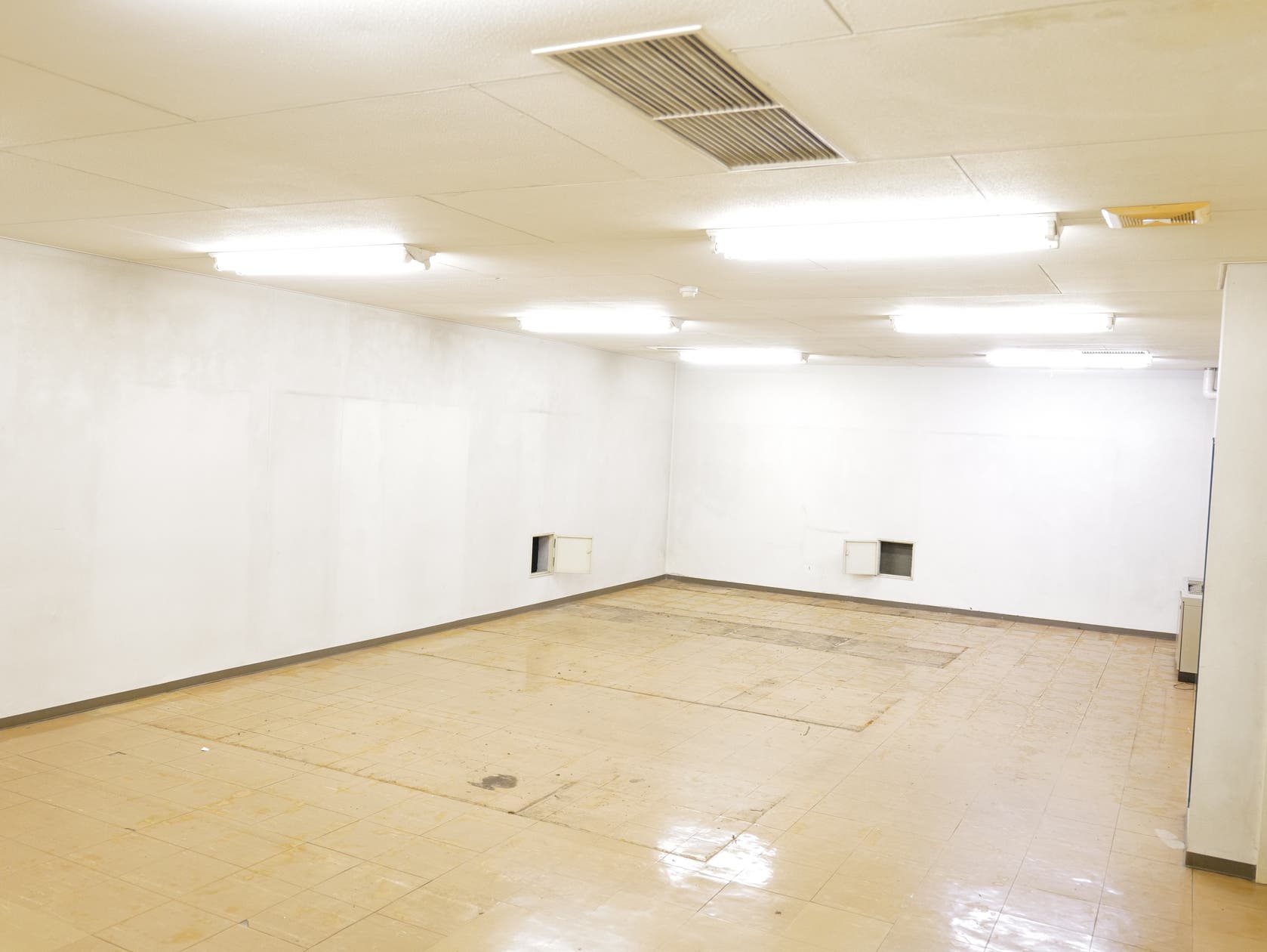 地下フロア貸しプラン｜飯田橋駅徒歩2分学校跡地のレンタルスペース／撮影、セミナー、ポップアップなどの写真1