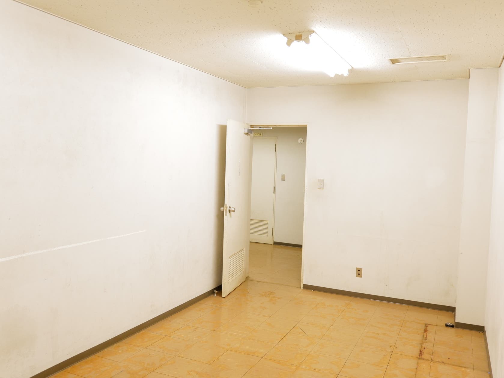 職員ロッカー室｜飯田橋駅徒歩2分学校跡地のレンタルスペース/音楽の練習、撮影、映画、ドラマ、作業場の写真1
