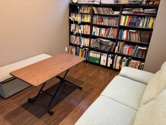 【川口】駅から徒歩2分！お打ち合わせ/面接にぴったり！ミーティングルーム(Dルーム/4名)の写真1