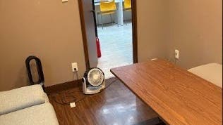 【川口】駅から徒歩2分!お打ち合わせ/面接にぴったり!ミーティングルーム(Dルーム/4名)の写真3