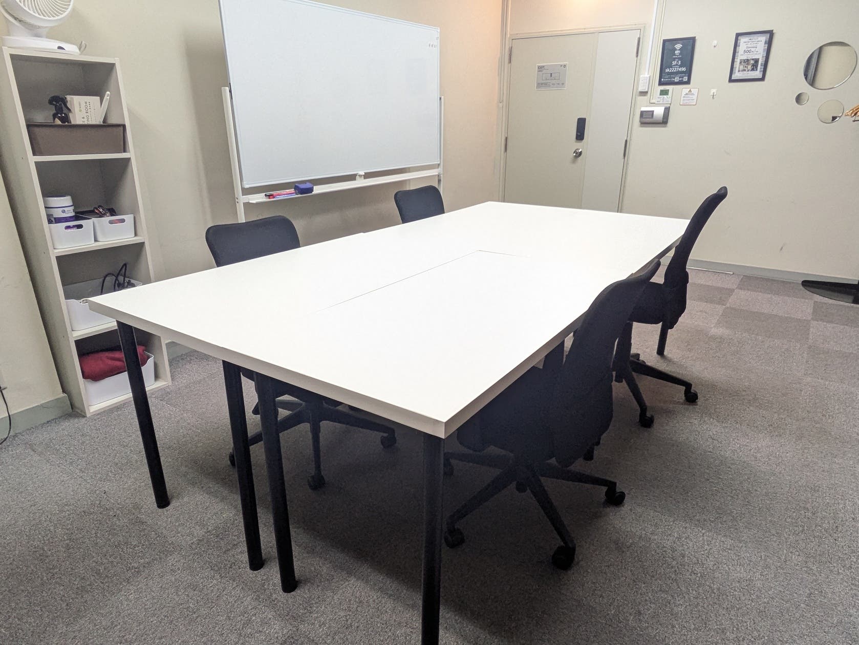 広瀬通 4名 【5階5-D会議室】TVモニター付／Wi-fi・ホワイトボード／24時間ご利用可能／飲食OK／長時間利用にも◎の写真7