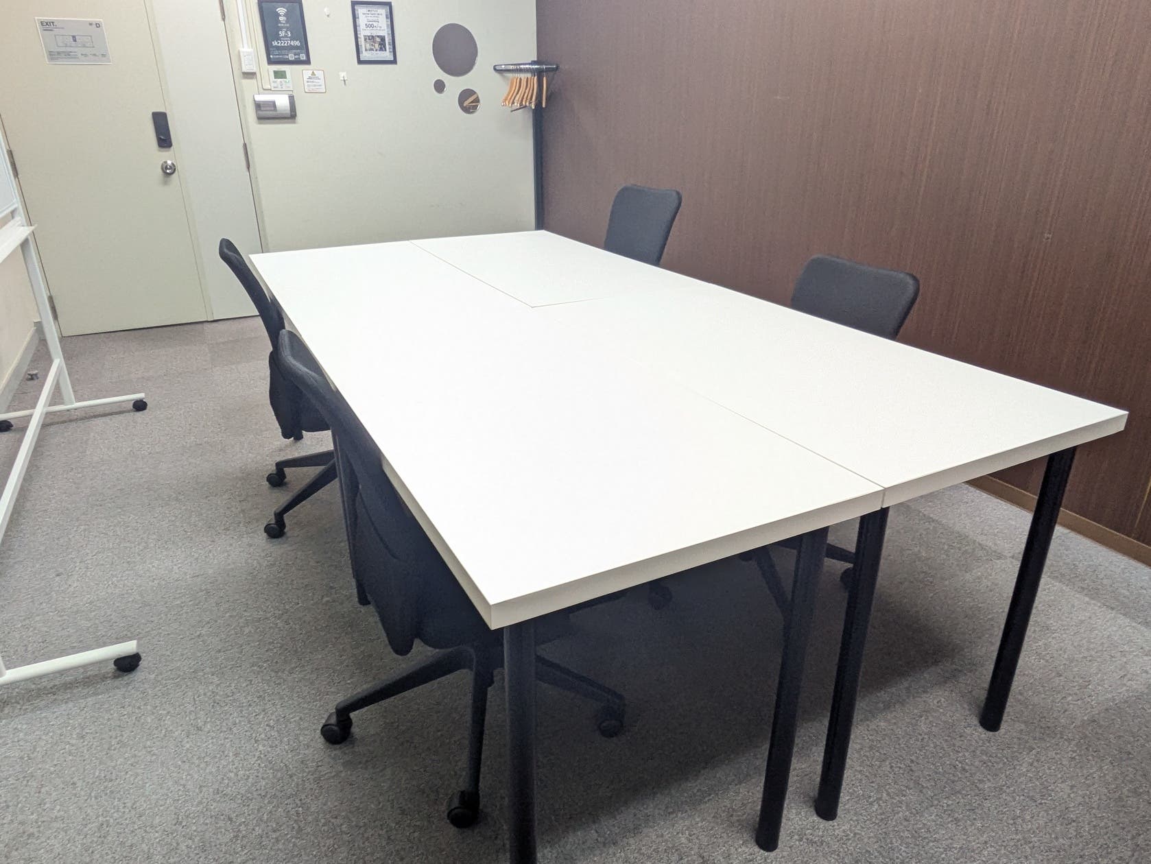 広瀬通 4名 【5階5-D会議室】TVモニター付／Wi-fi・ホワイトボード／24時間ご利用可能／飲食OK／長時間利用にも◎の写真8