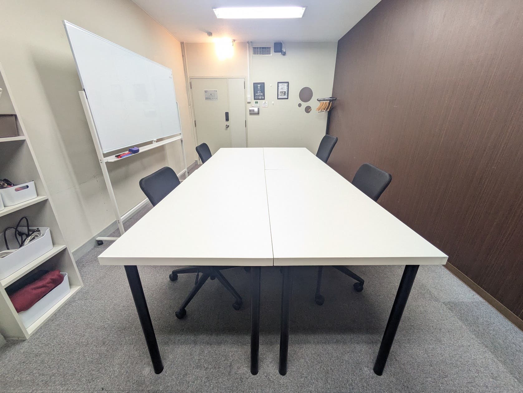 広瀬通 4名 【5階5-D会議室】TVモニター付／Wi-fi・ホワイトボード／24時間ご利用可能／飲食OK／長時間利用にも◎の写真9