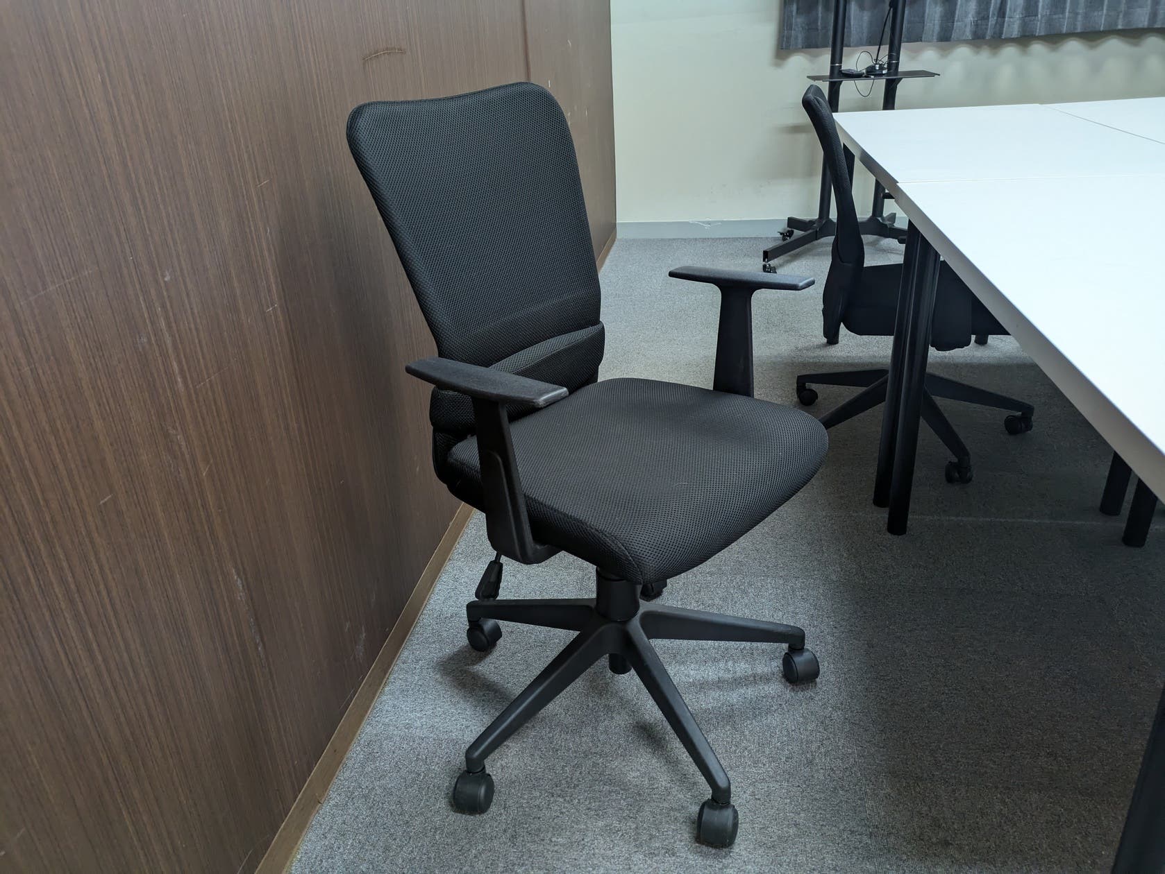 広瀬通 4名 【5階5-D会議室】TVモニター付／Wi-fi・ホワイトボード／24時間ご利用可能／飲食OK／長時間利用にも◎の写真10