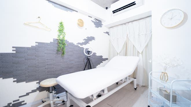 昇降ベッド導入✨«閑静な都庁方面»1対1に施術最適✨完全個室♪エステ|ヨガ|整体|マッサージ|光WiFi✨の写真1