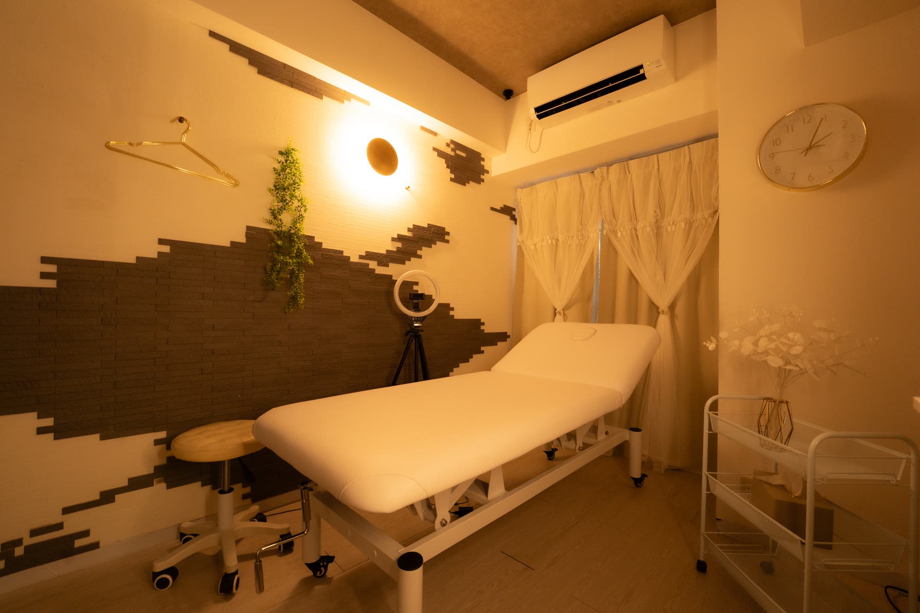 昇降ベッド導入✨«閑静な都庁方面»1対1に施術最適✨完全個室♪エステ|ヨガ|整体|マッサージ|光WiFi✨の写真2