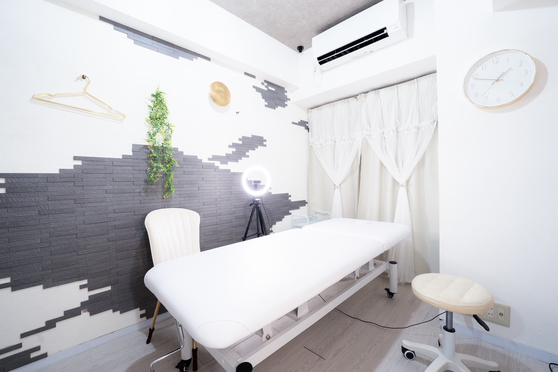 昇降ベッド導入✨«閑静な都庁方面»1対1に施術最適✨完全個室♪エステ|ヨガ|整体|マッサージ|光WiFi✨の写真8