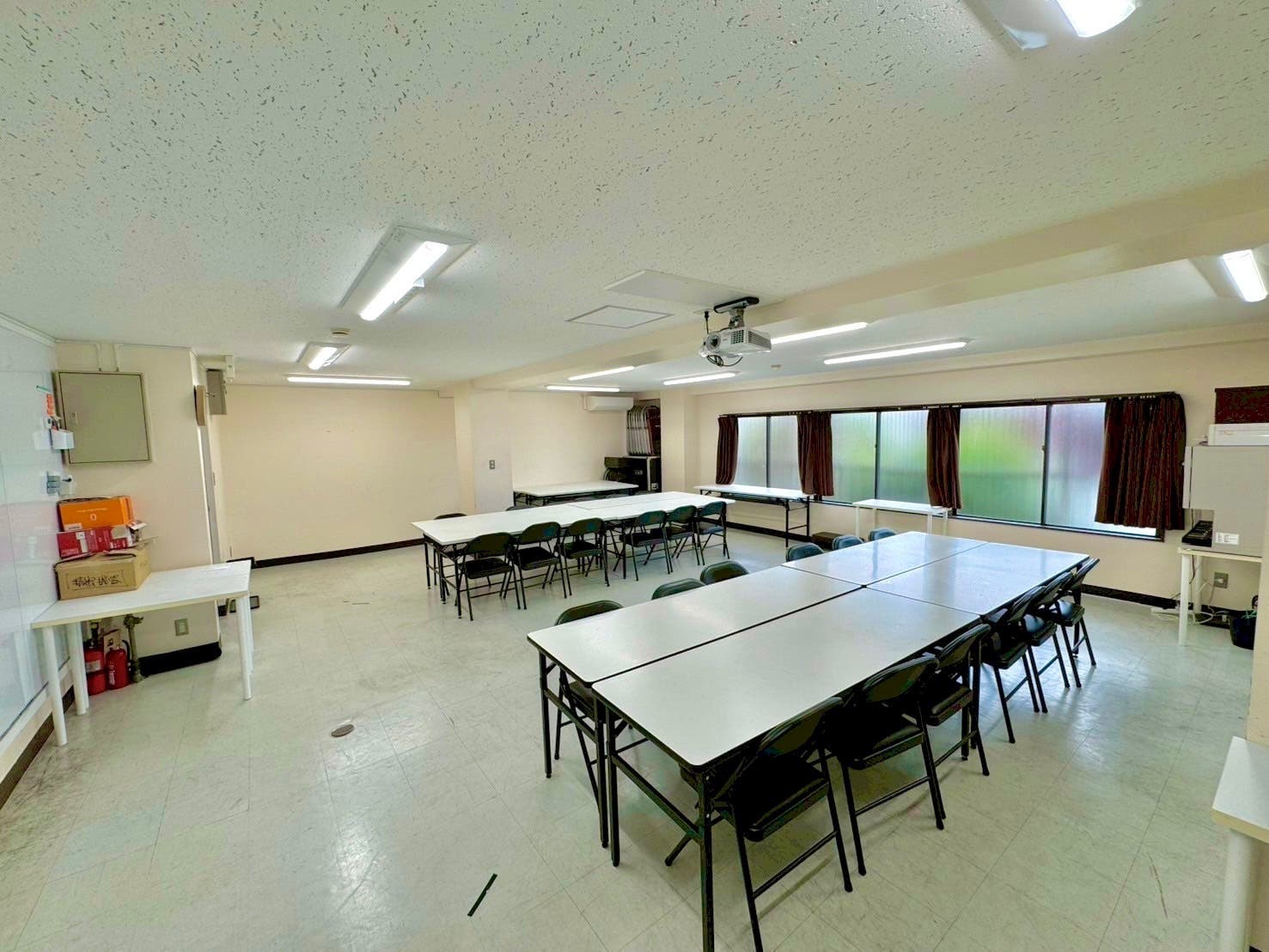 🎉【早朝割引実施中！】経堂駅から徒歩5分｜30名規模の会議・研修・セミナー・パーティに使える多目的スペースの写真2