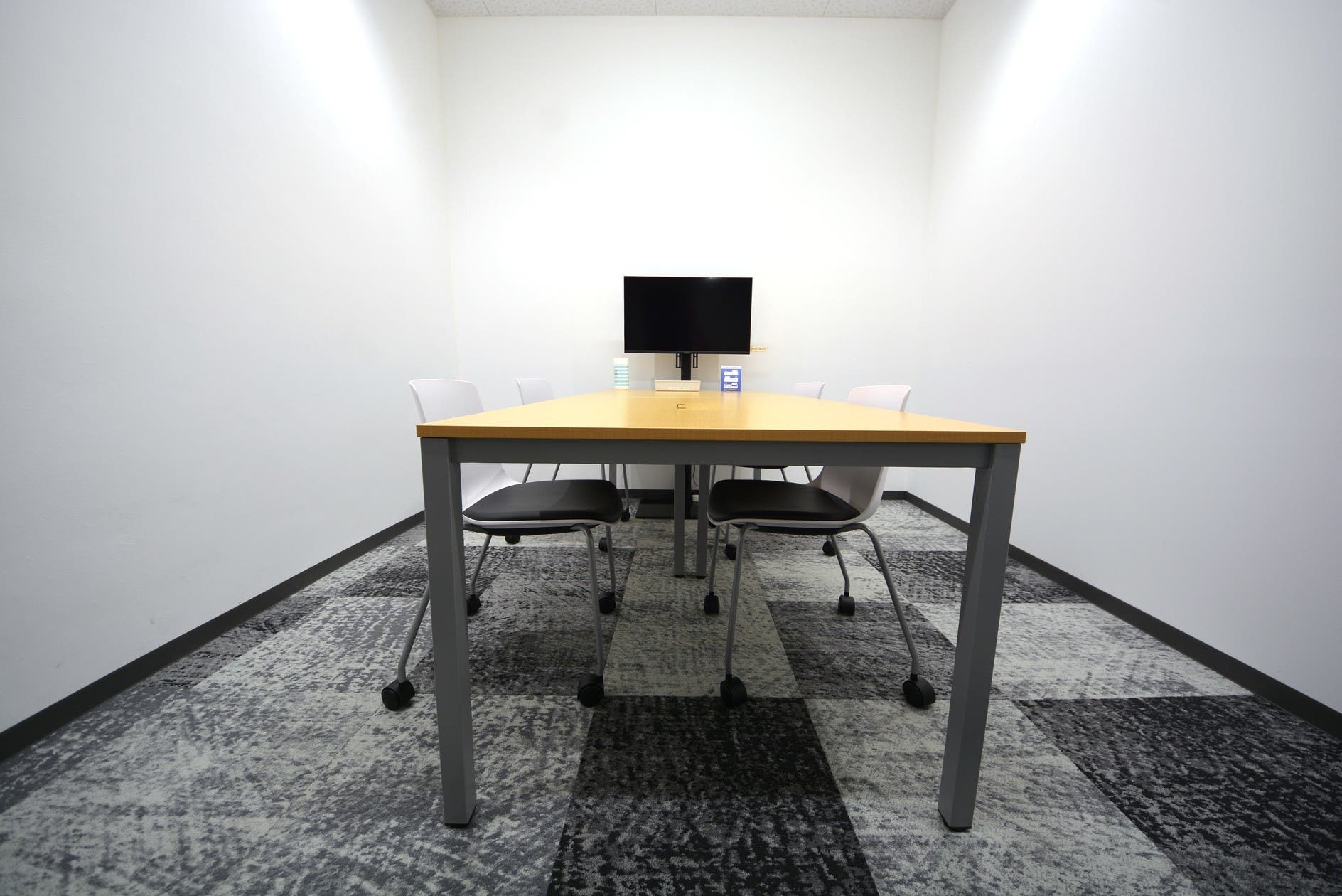 【堺筋本町駅直結】4名利用/Aタイプ/貸会議室/web会議/打ち合わせ/コワーク等の写真7