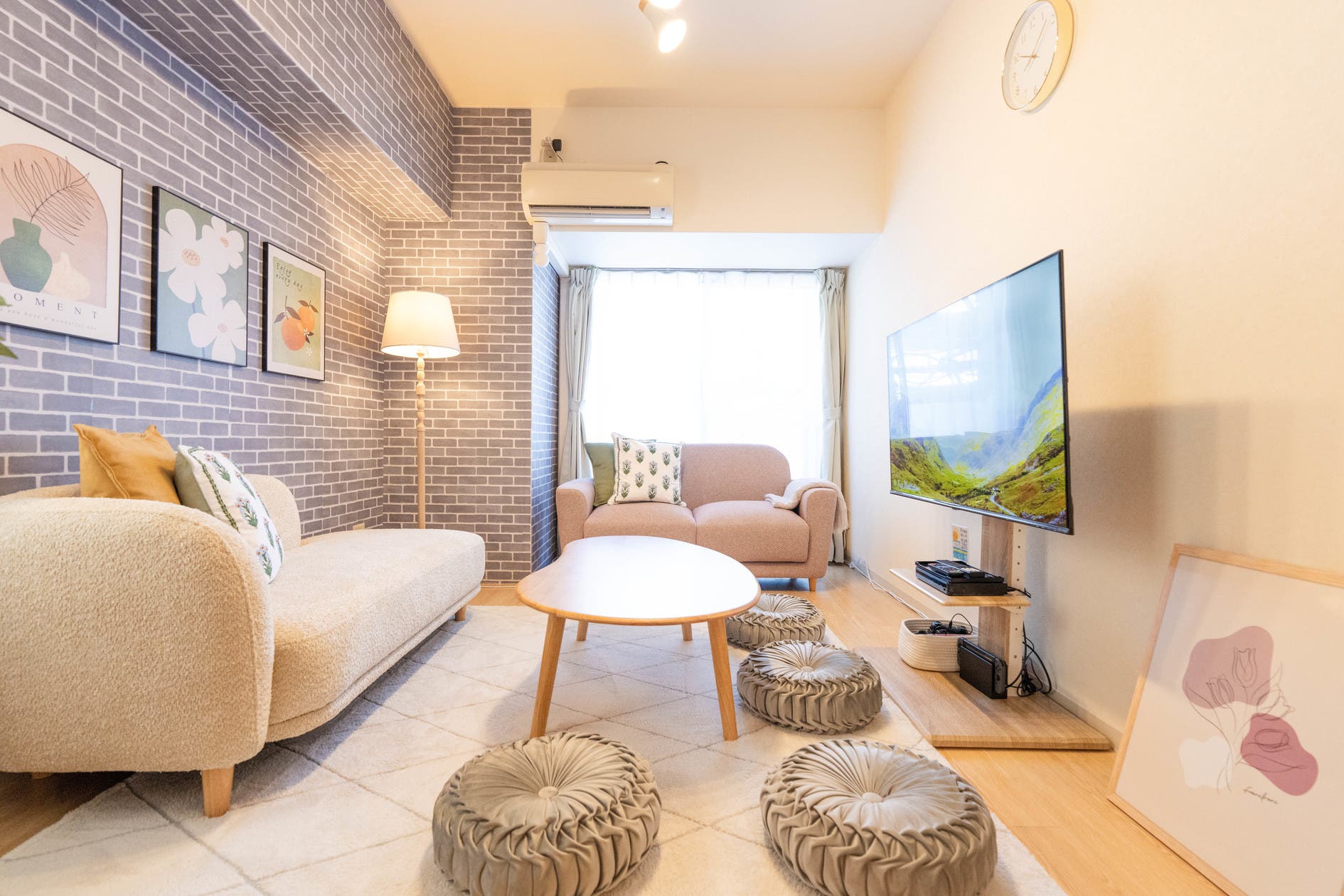 🍈【京都駅3分好立地】🚃ゴミ捨て無料🧹大人気ゲーム機🎮/女子会/ママ会/推し活✊撮影📸/映画鑑賞🎬️ビジネス/会議の写真1