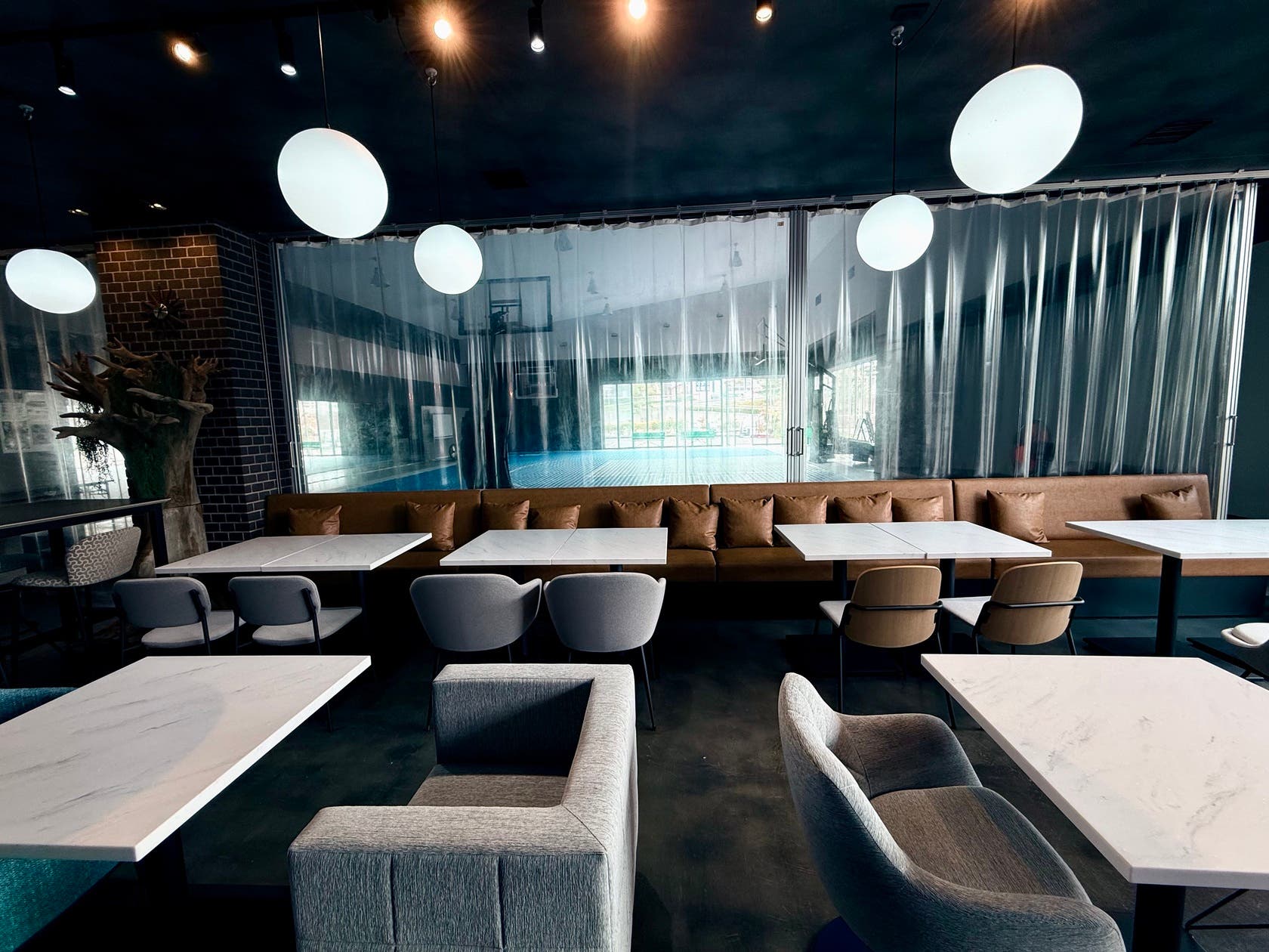 【充実したカフェ貸し切りプラン】ブランチ大津京内バスケットコート併設の路面カフェの写真1