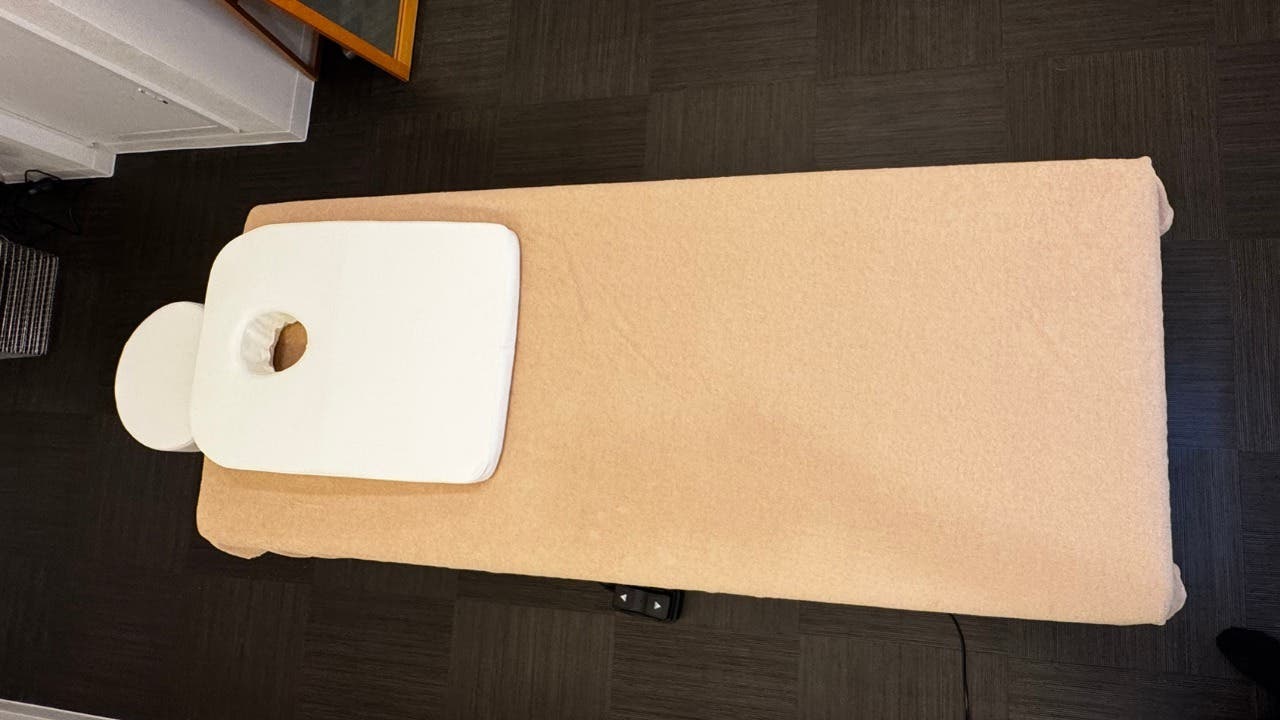 【港区・赤坂のレンタルサロン】溜池山王駅３分🚶個室🤫昇降機能付き施術ベッド完備『レンタルサロン東風』の写真4