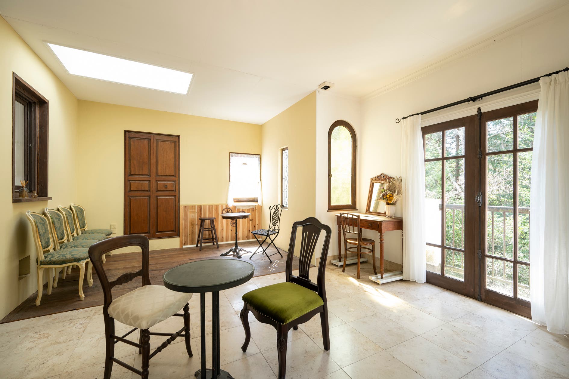 【都心から90分】自然光×高天井×260㎡｜ロケバスOKの大型撮影ハウススタジオの写真12