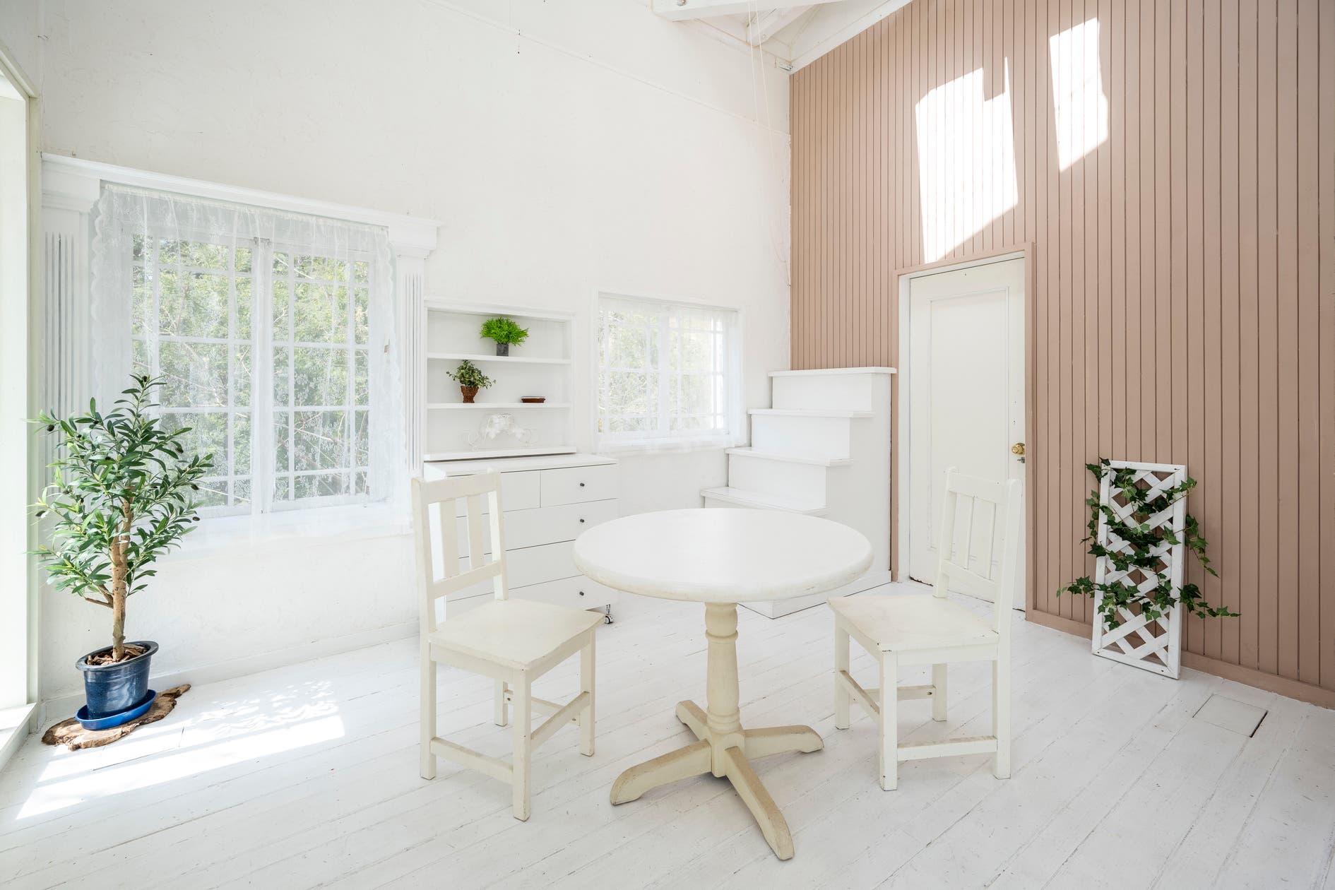 【都心から90分】自然光×高天井×260㎡｜ロケバスOKの大型撮影ハウススタジオの写真7