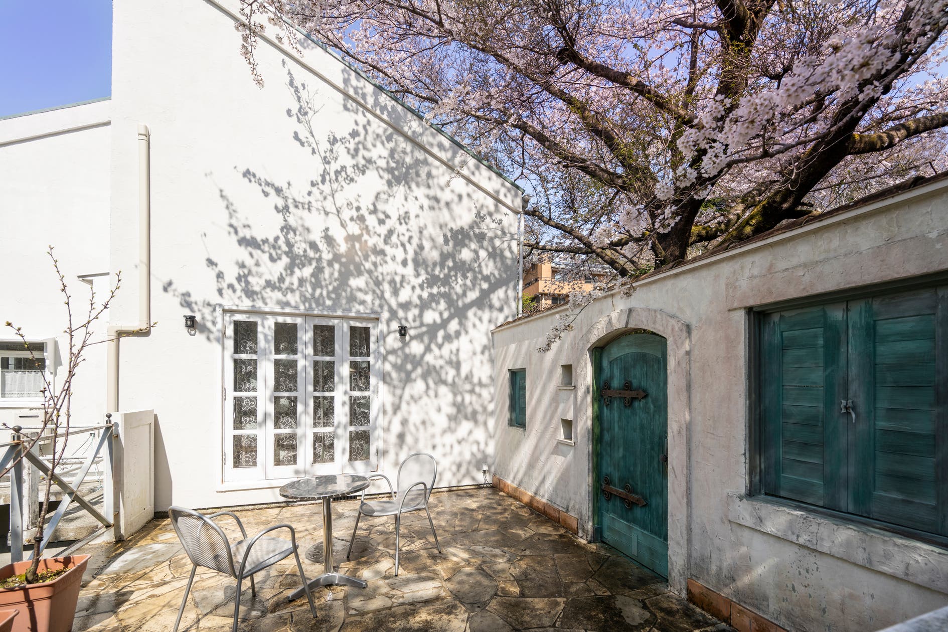 【都心から90分】自然光×高天井×260㎡｜ロケバスOKの大型撮影ハウススタジオの写真20