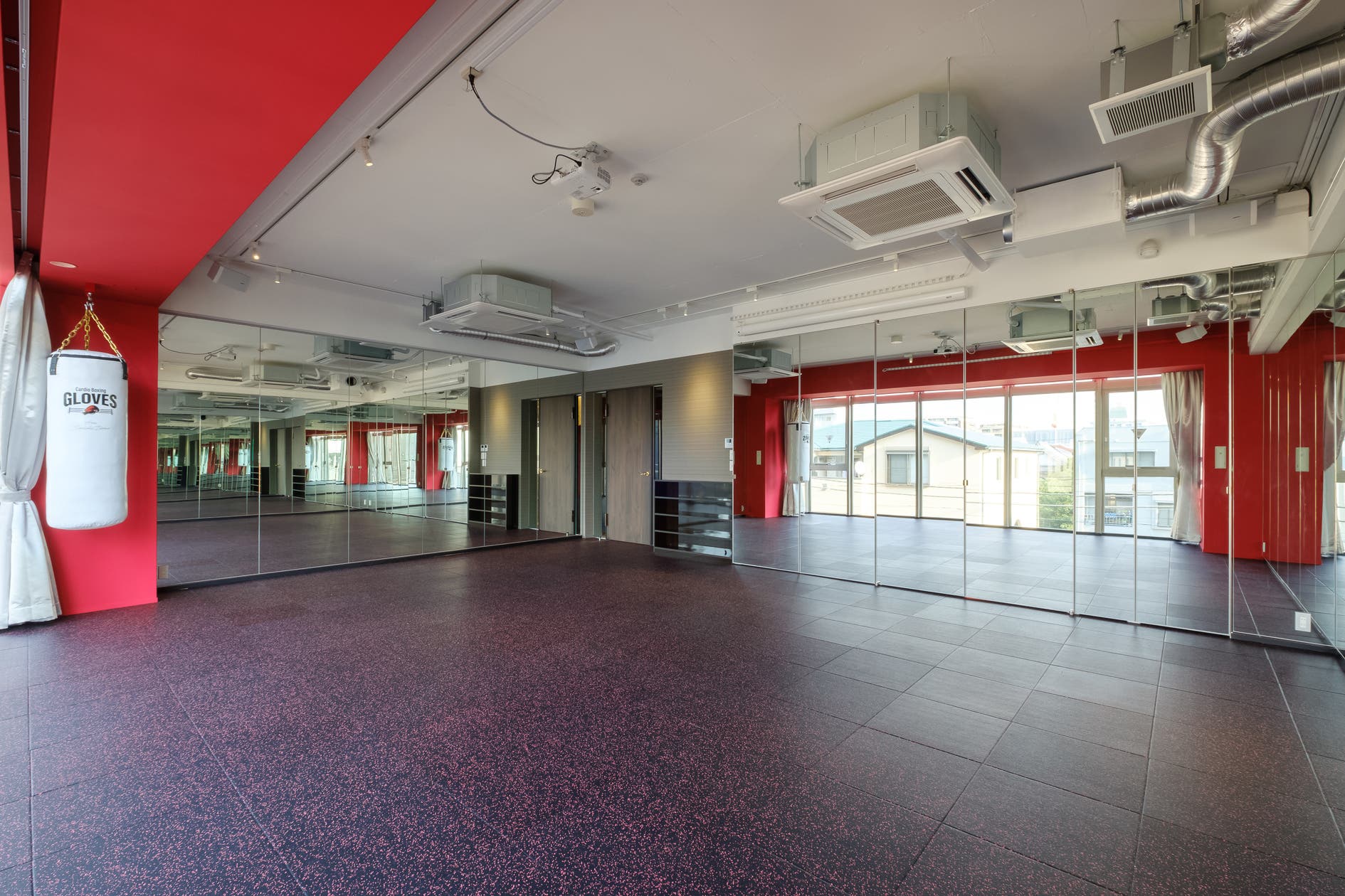 田園都市線用賀駅デザイナーズビルフィットネススタジオの写真1