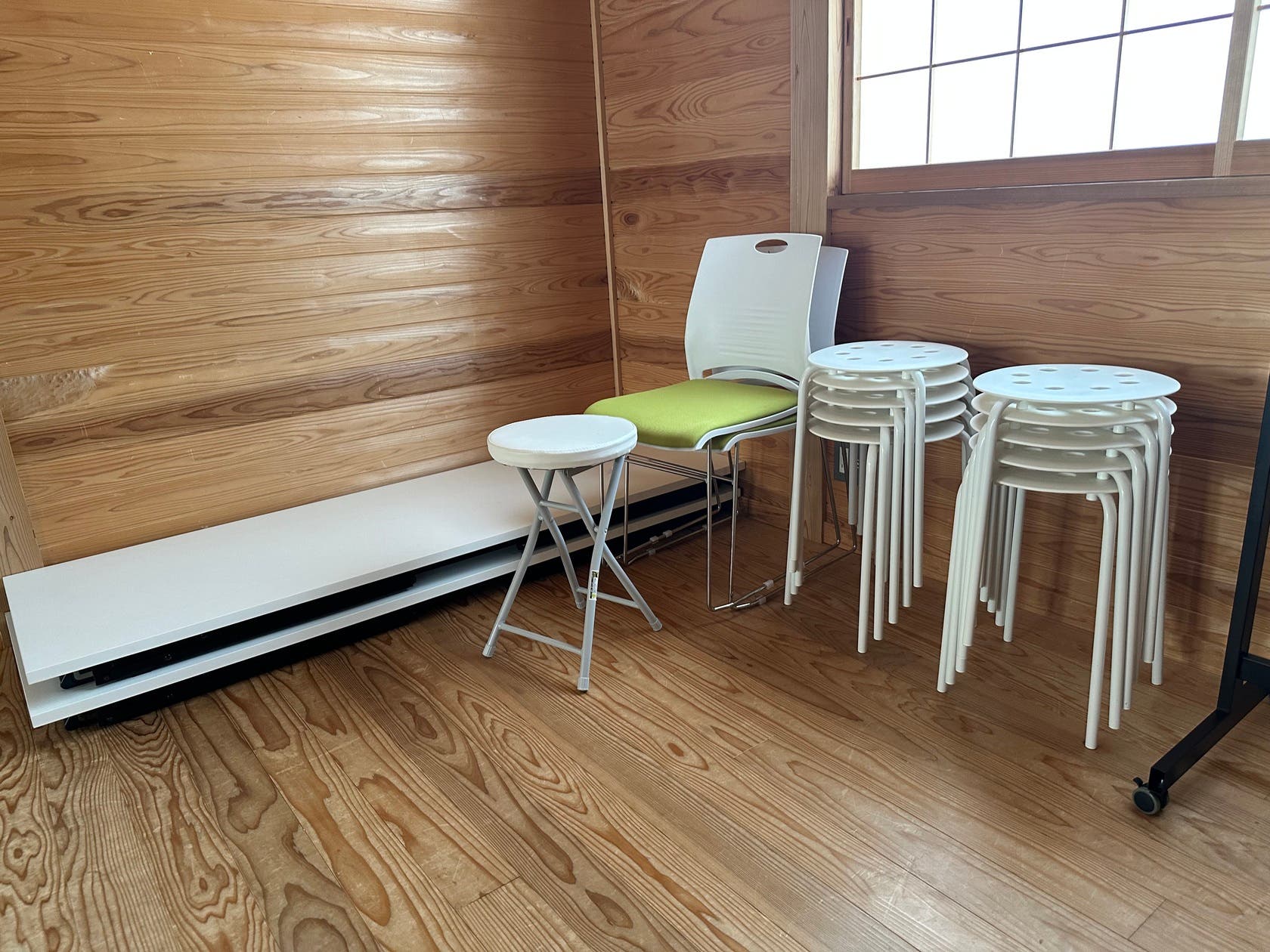 舞浜テーマパークまでバスで22分。戸建て1棟貸切利用。 飲食可。バリアフリー。駐車場２台完備 、バス停も目の前の写真11