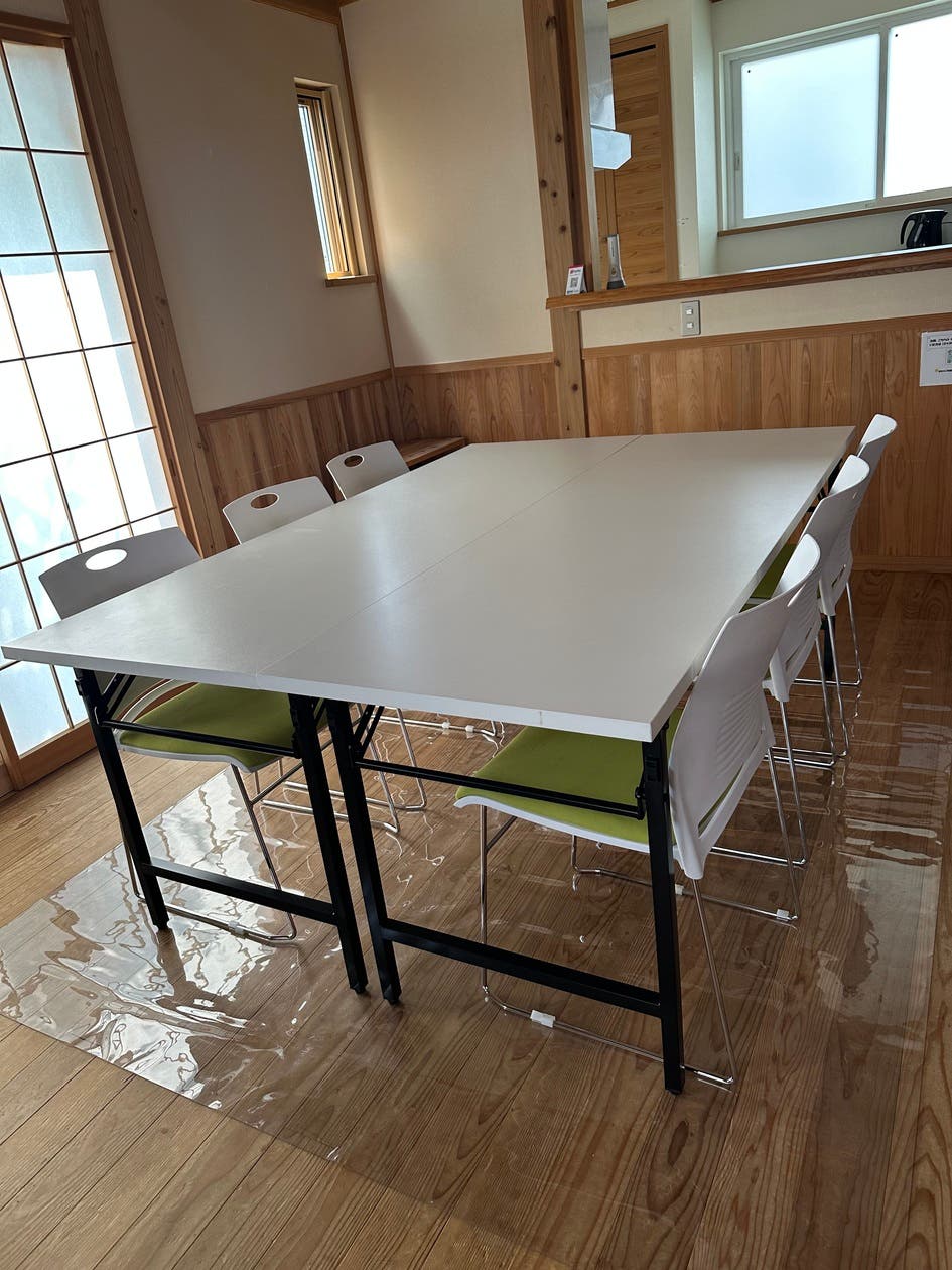 舞浜テーマパークまでバスで22分。戸建て1棟貸切利用。 飲食可。バリアフリー。駐車場２台完備 、バス停も目の前の写真8