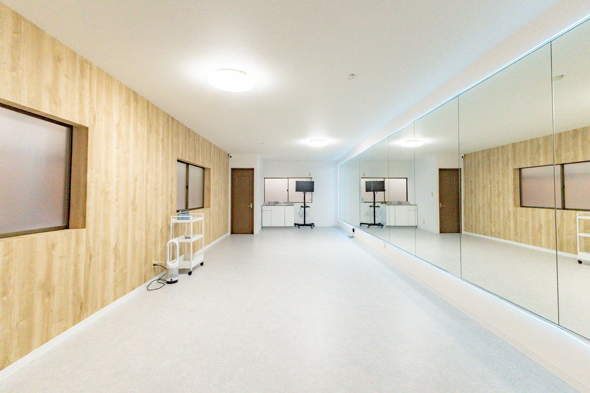 【✨OPEN記念✨🎉】駅徒歩２分！⭐️お洒落でダンス可能なレンタルスタジオ✨ヨガや撮影にも人気✨の写真4