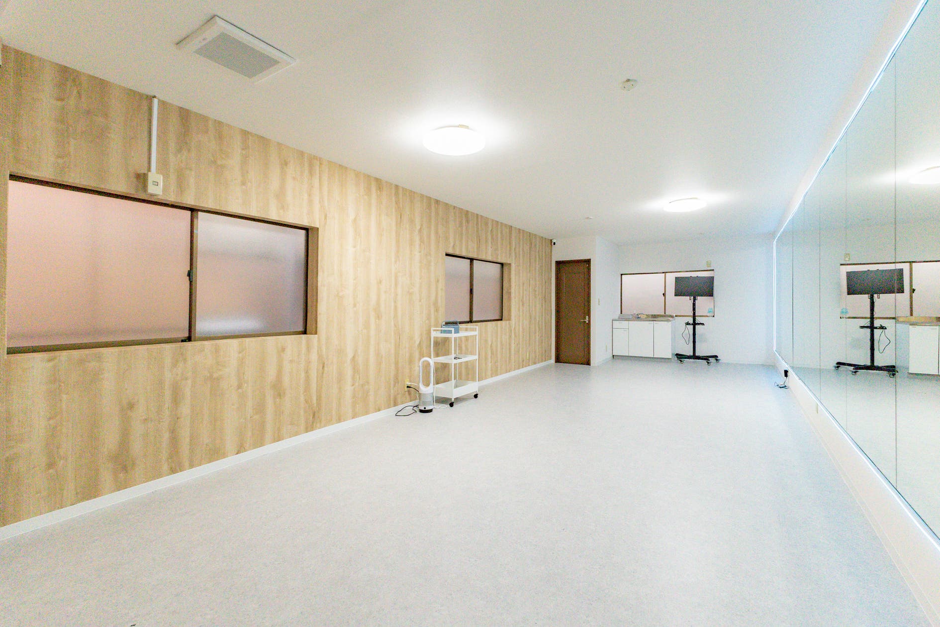 【✨OPEN記念✨🎉】駅徒歩２分！⭐️お洒落でダンス可能なレンタルスタジオ✨ヨガや撮影にも人気✨の写真5