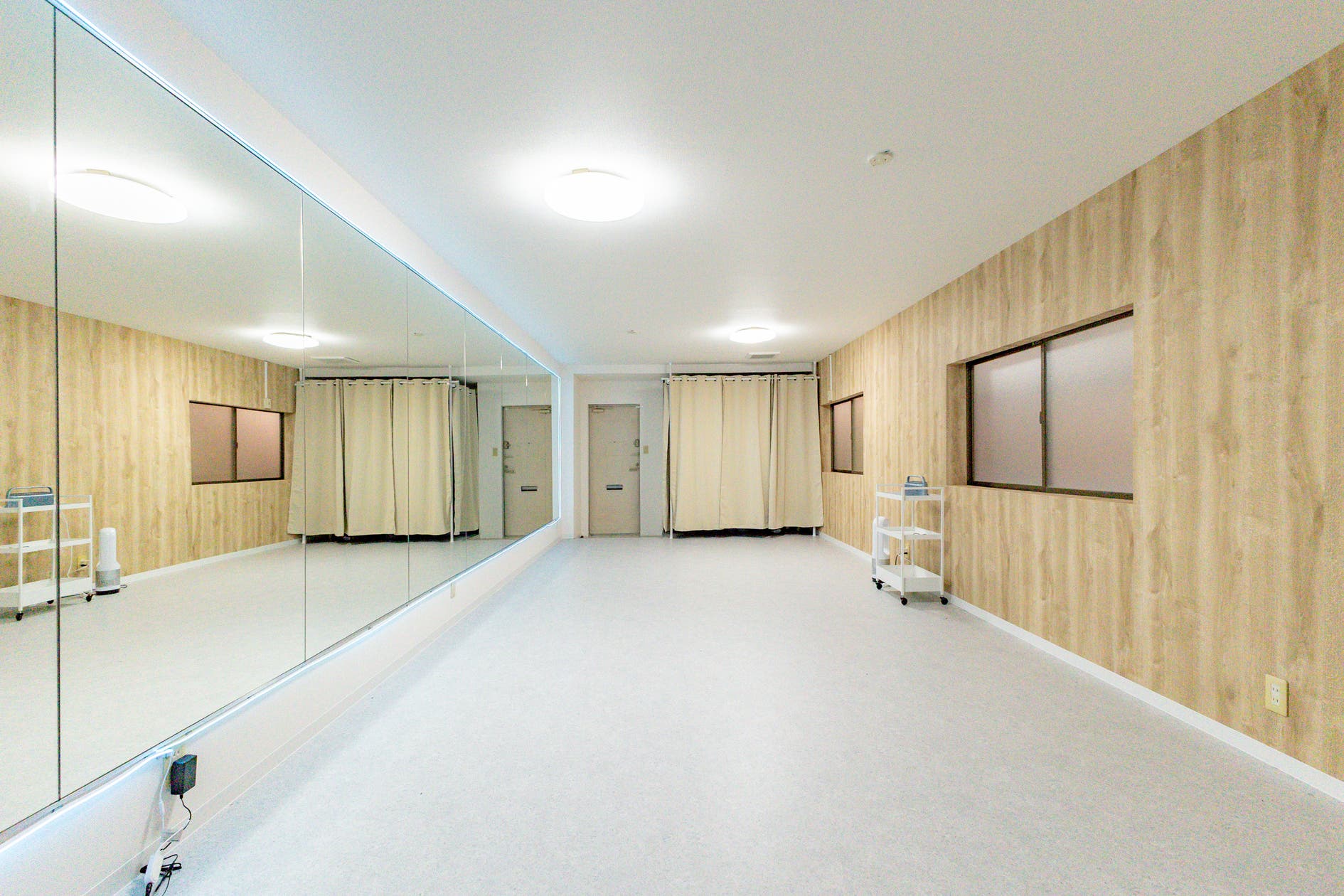 【✨OPEN記念✨🎉】駅徒歩２分！⭐️お洒落でダンス可能なレンタルスタジオ✨ヨガや撮影にも人気✨の写真6