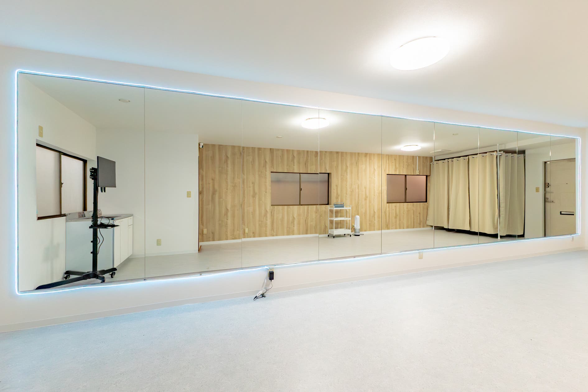 【✨OPEN記念✨🎉】駅徒歩２分！⭐️お洒落でダンス可能なレンタルスタジオ✨ヨガや撮影にも人気✨の写真8