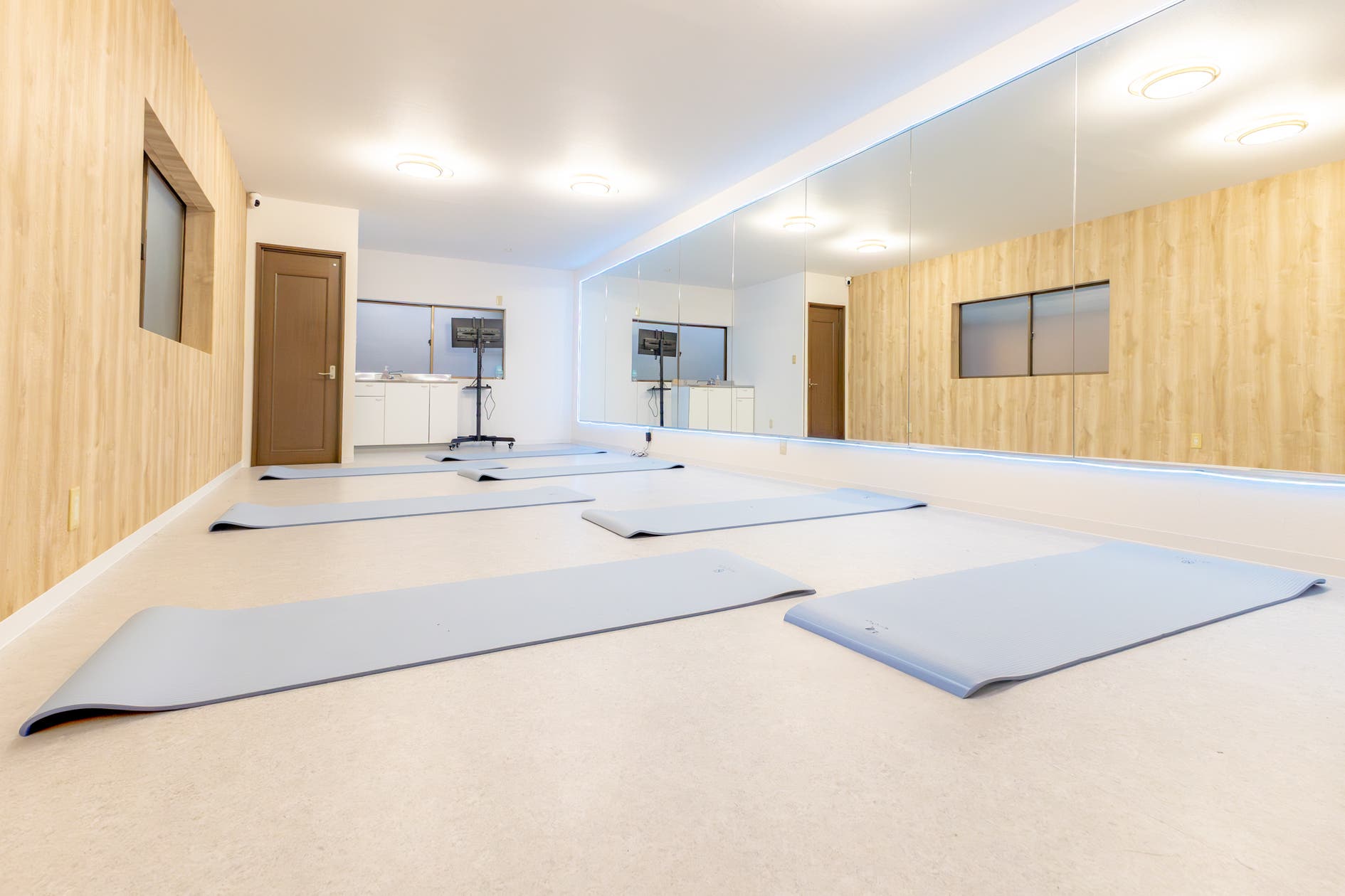 【✨OPEN記念✨🎉】駅徒歩２分！⭐️お洒落でダンス可能なレンタルスタジオ✨ヨガや撮影にも人気✨の写真11