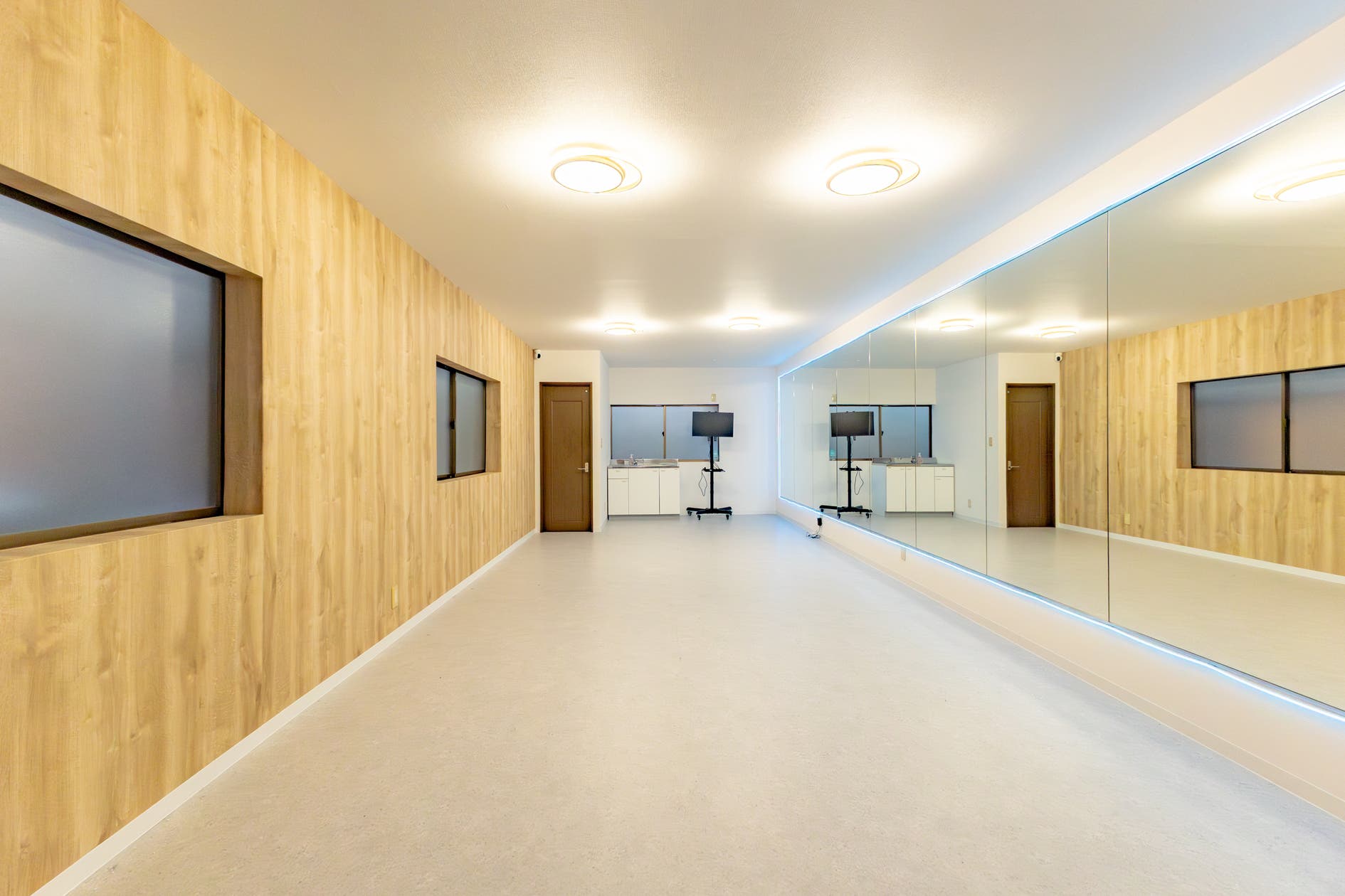 【✨OPEN記念✨🎉】駅徒歩２分！⭐️お洒落でダンス可能なレンタルスタジオ✨ヨガや撮影にも人気✨の写真13