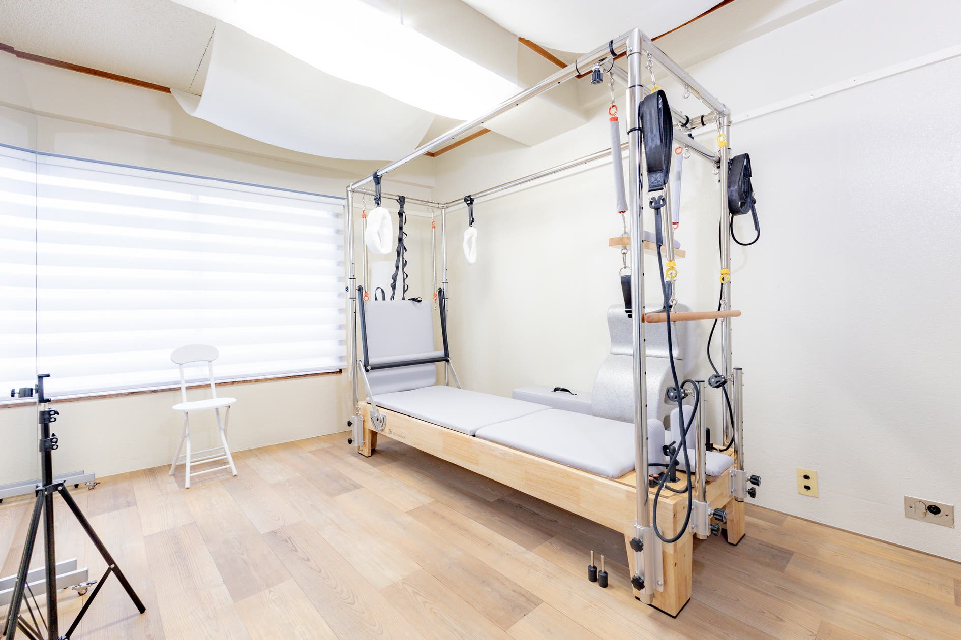 オープン特価🎉【日暮里9分、鶯谷6分】完全個室のマシンピラティススタジオ｜大きな窓で開放的｜備品は全て無料｜綺麗&清潔の写真3