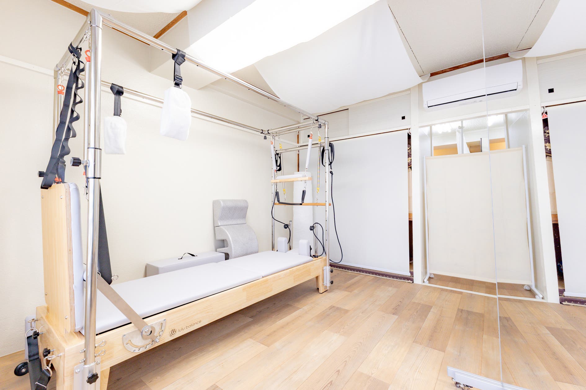 オープン特価🎉【日暮里9分、鶯谷6分】完全個室のマシンピラティススタジオ｜大きな窓で開放的｜備品は全て無料｜綺麗&清潔の写真5